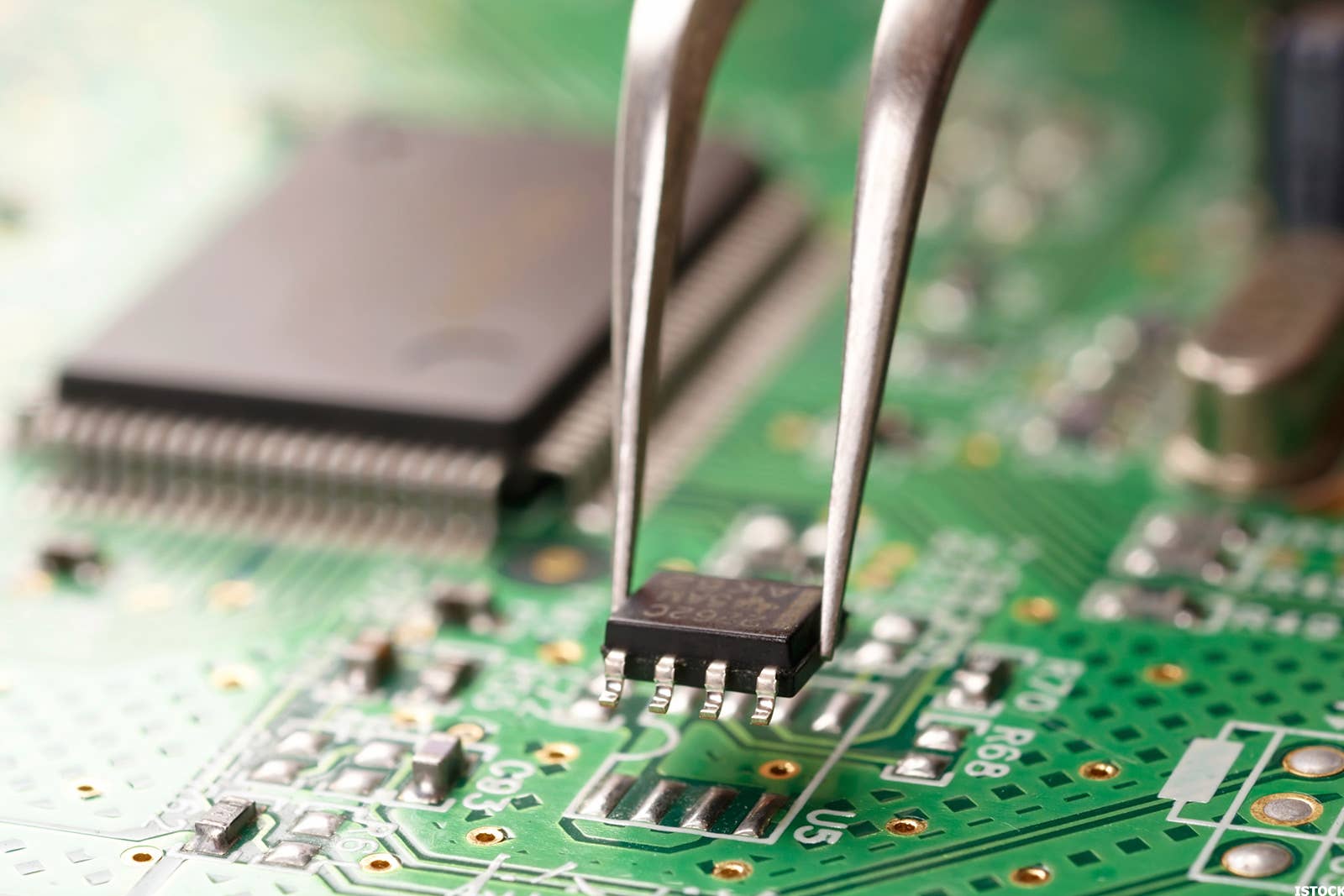 ISSI (ISSI) Agrees to Cypress Semiconductor's (CY) Offer After Bidding ...