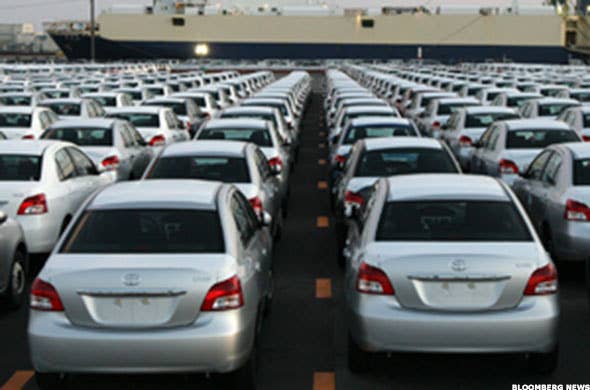 Apax Drives Auto Trader to U.K.'s Largest Private Equity-Backed IPO ...