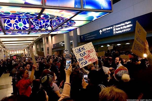 Apple, Microsoft Join 97 Tech Companies Opposing Trump's Immigration ...