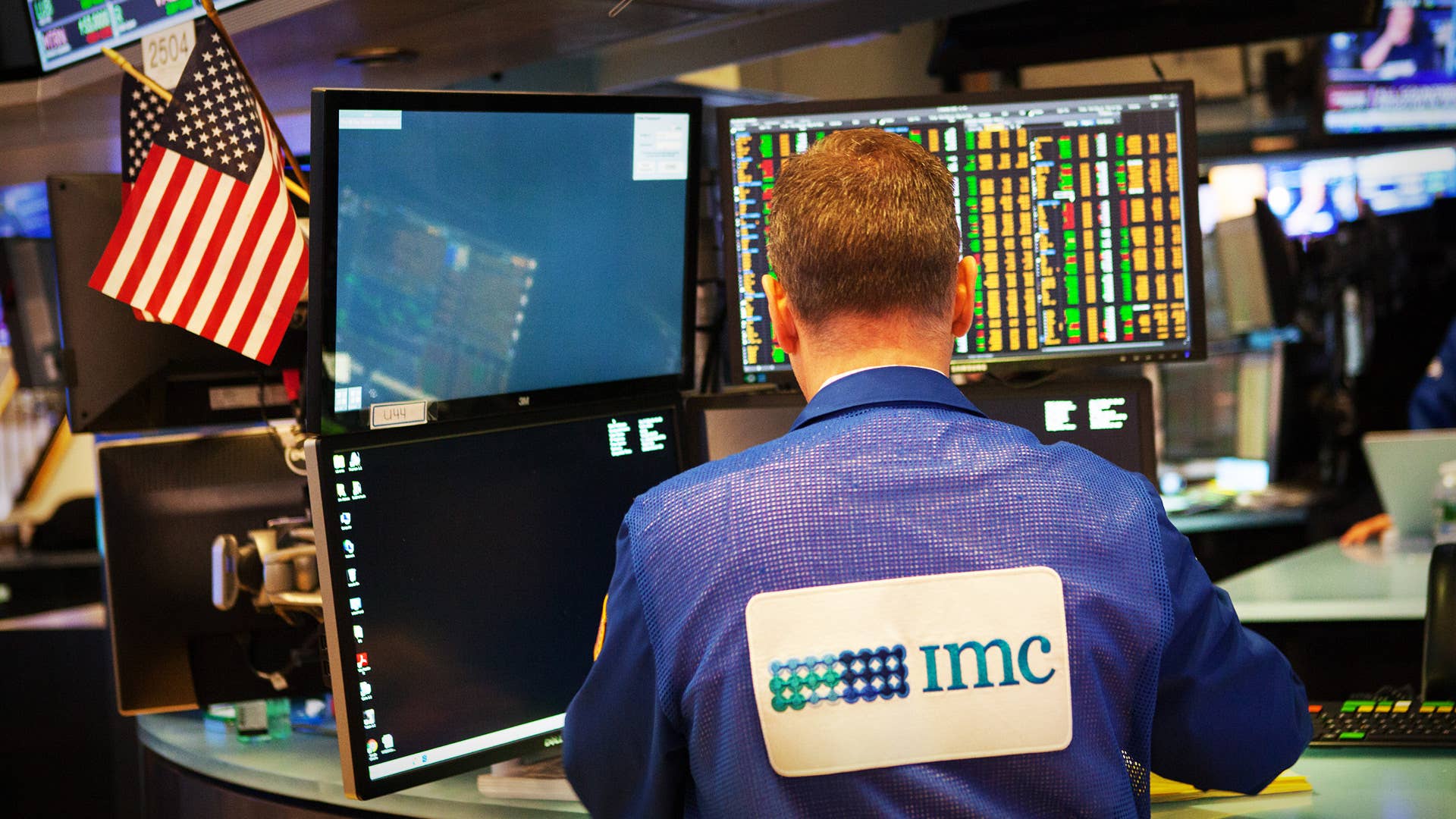Stock Market Today: Stocks tumble as bank earnings disappoint; oil ...