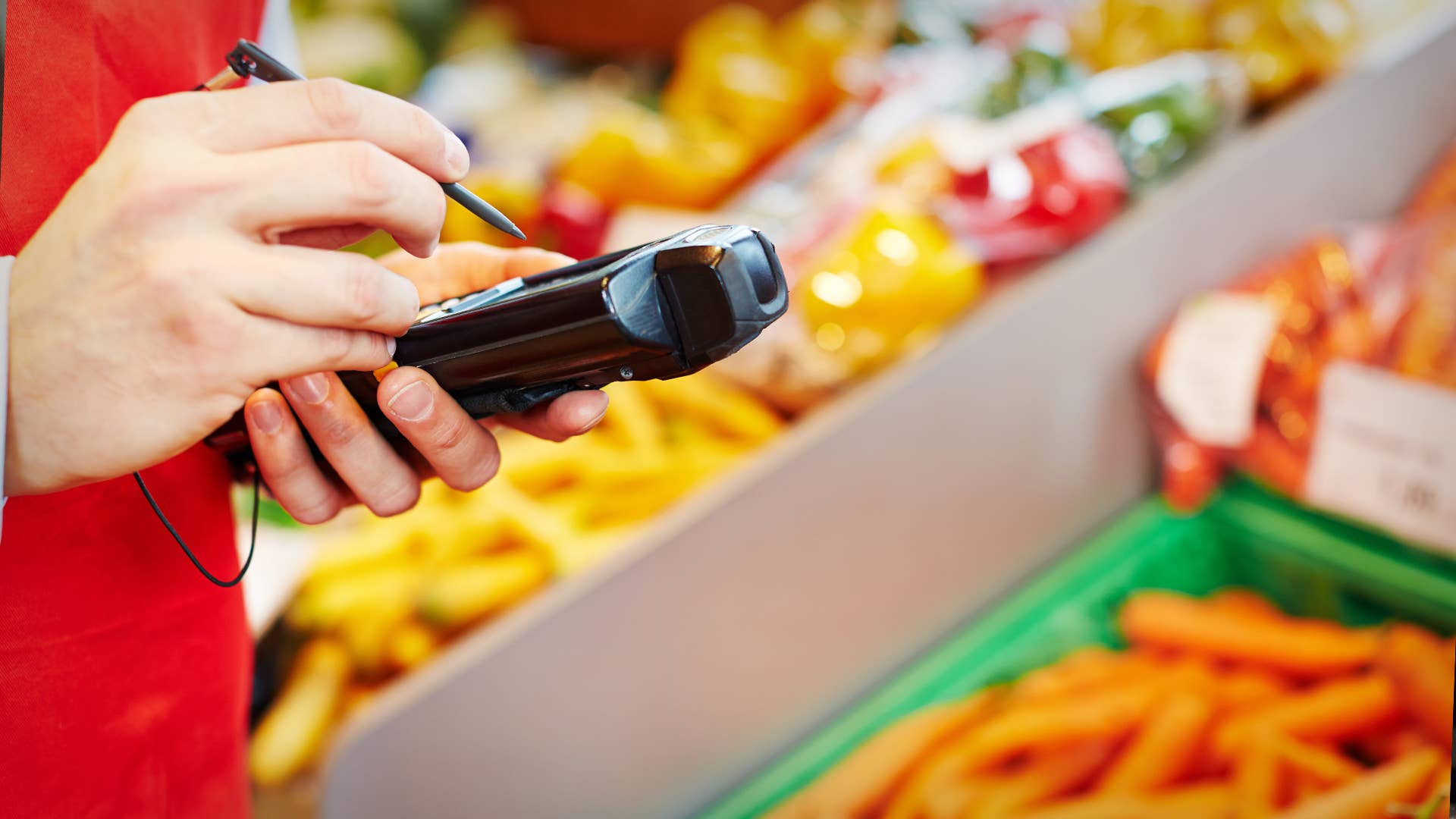Shoppers furious at grocery chain’s new anti‑theft rule - TheStreet