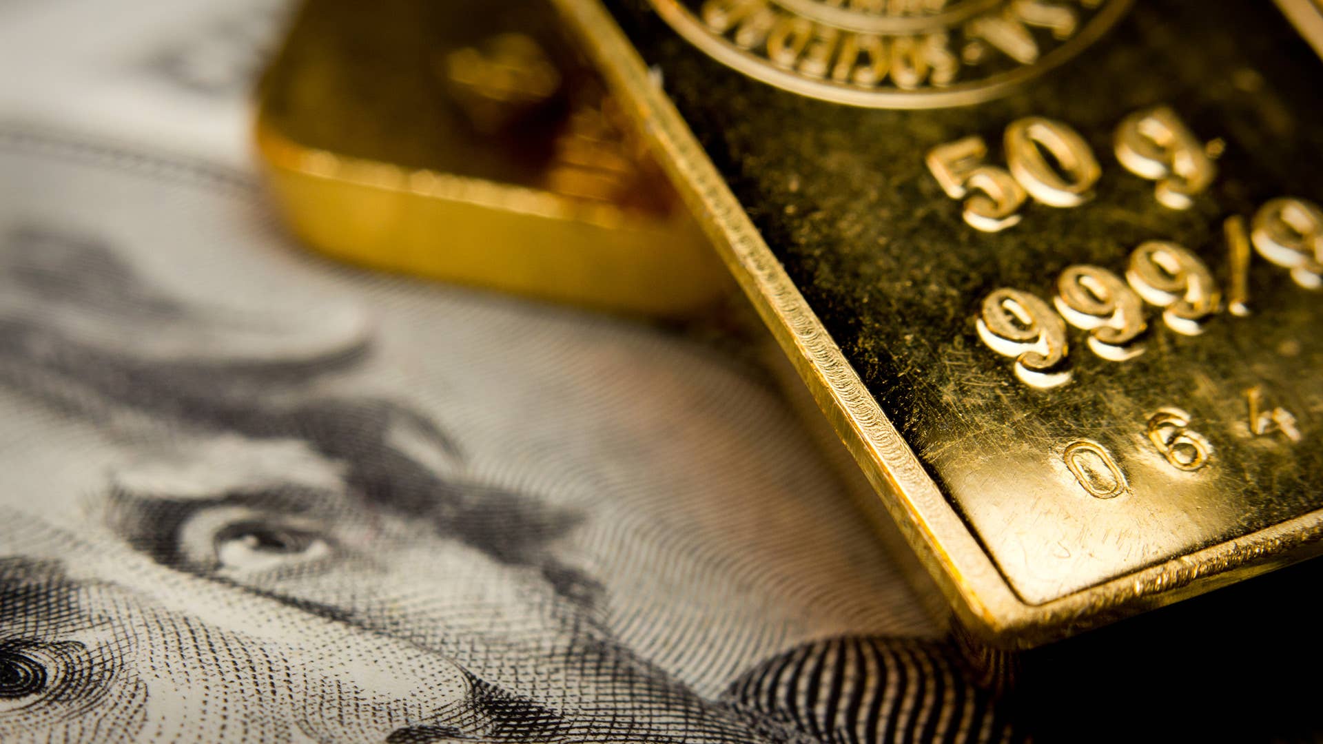 Major analyst resets gold price target after shocking economic data ...
