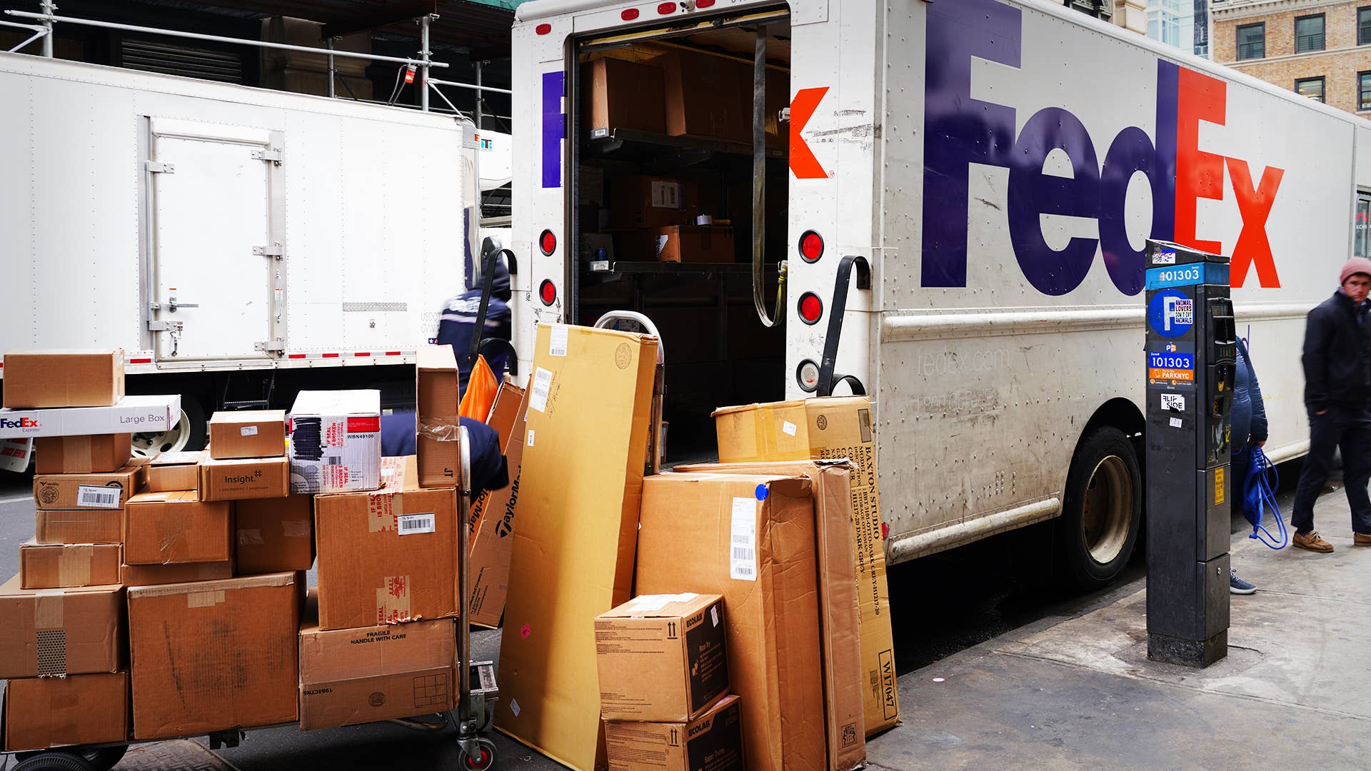 UPS vs. FedEx: Which dividend stock is poised to deliver in 2026 | UPS ...