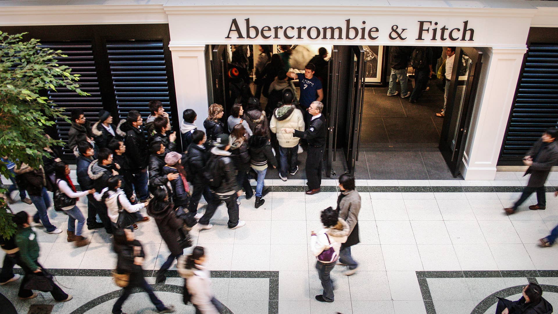 Abercrombie is coming for Gen Z with past mistakes in the rearview ...