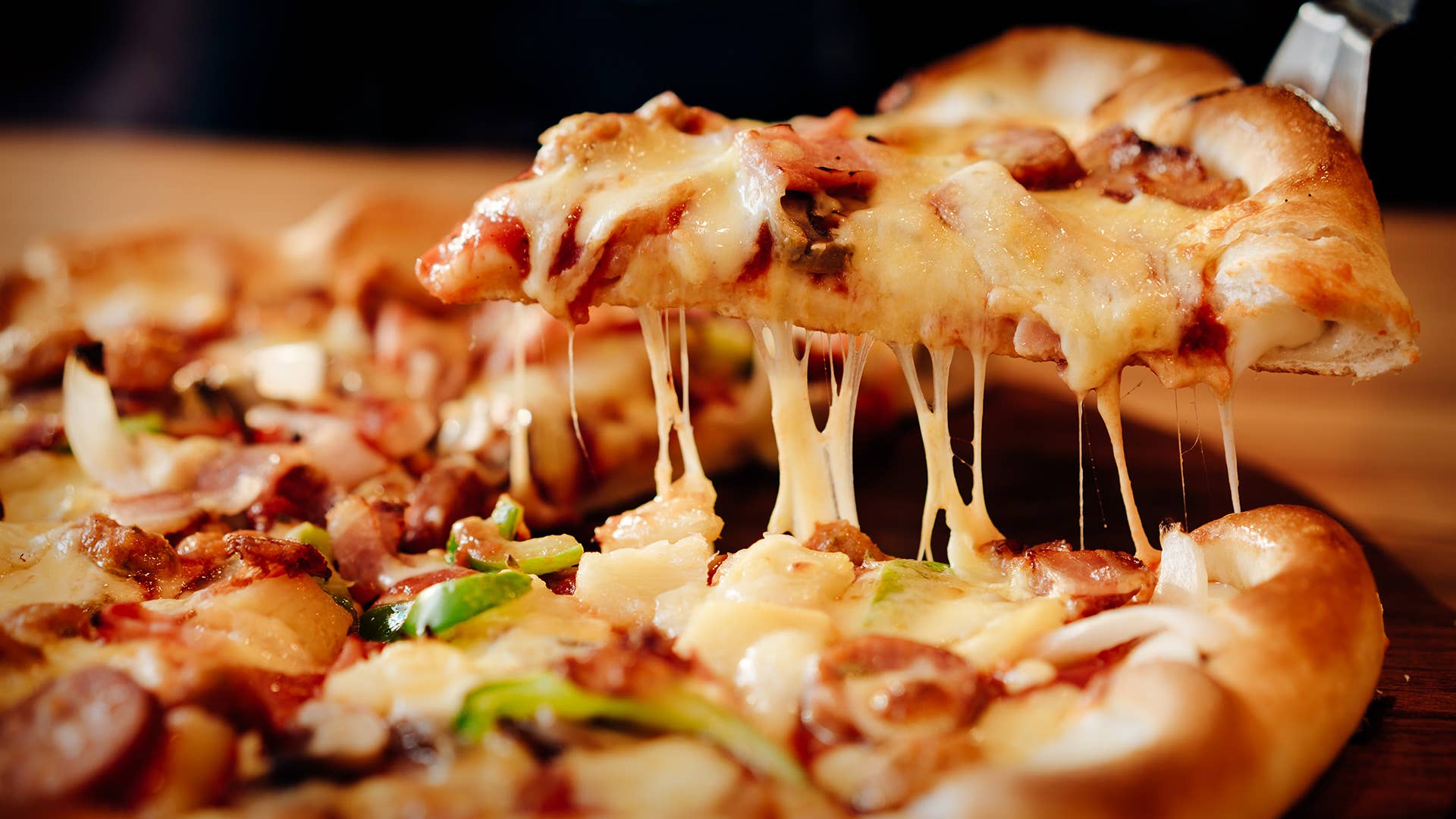 Beloved pizza chain closing one third of its restaurants - TheStreet
