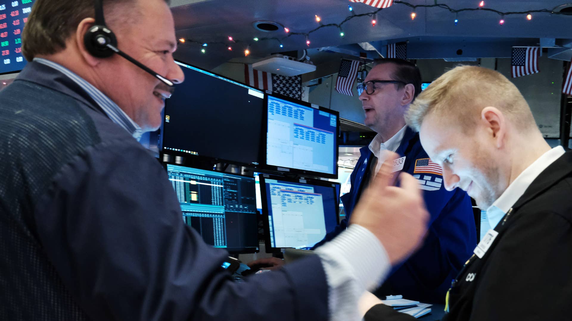Stock Market Today: Stocks end mixed as Treasury yields gain, tech ...