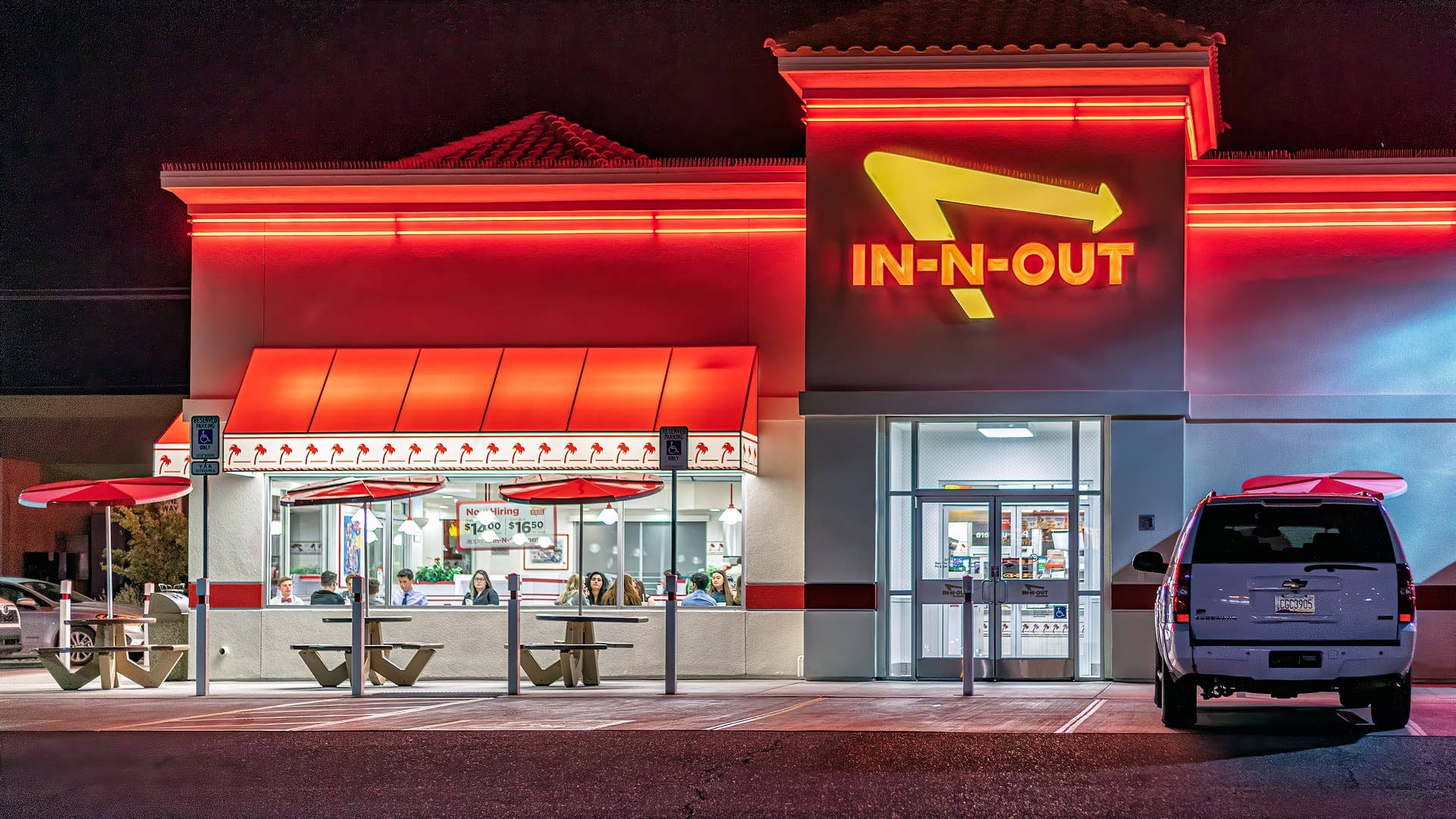 In-N-Out Burger Adds Controversial New 'Customer Service' Policy ...