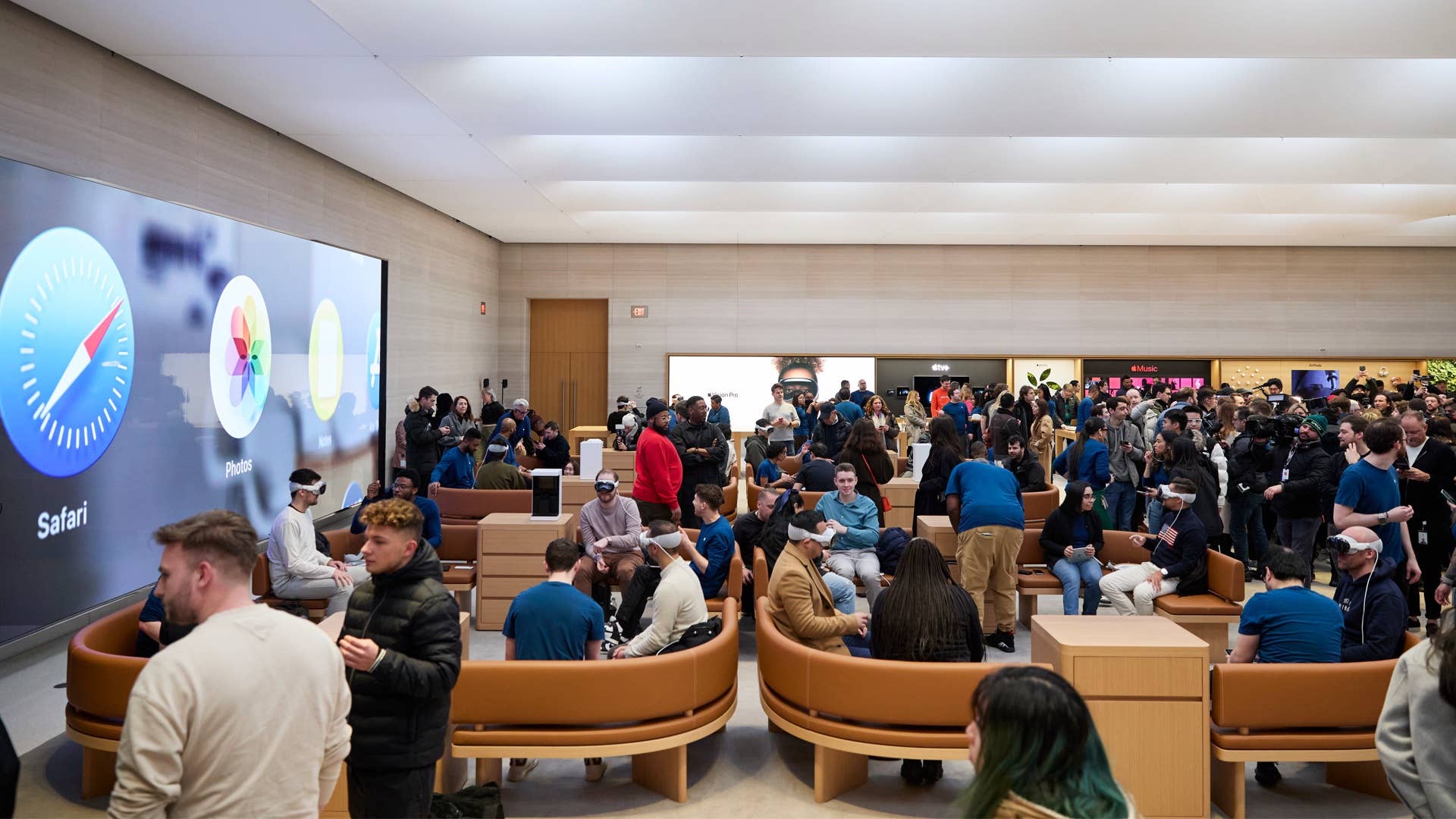 Here’s how to book a Vision Pro at an Apple Store - TheStreet
