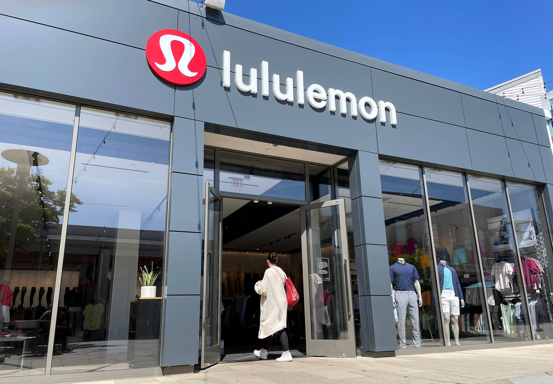Top Lululemon rival makes a bold expansion move - TheStreet