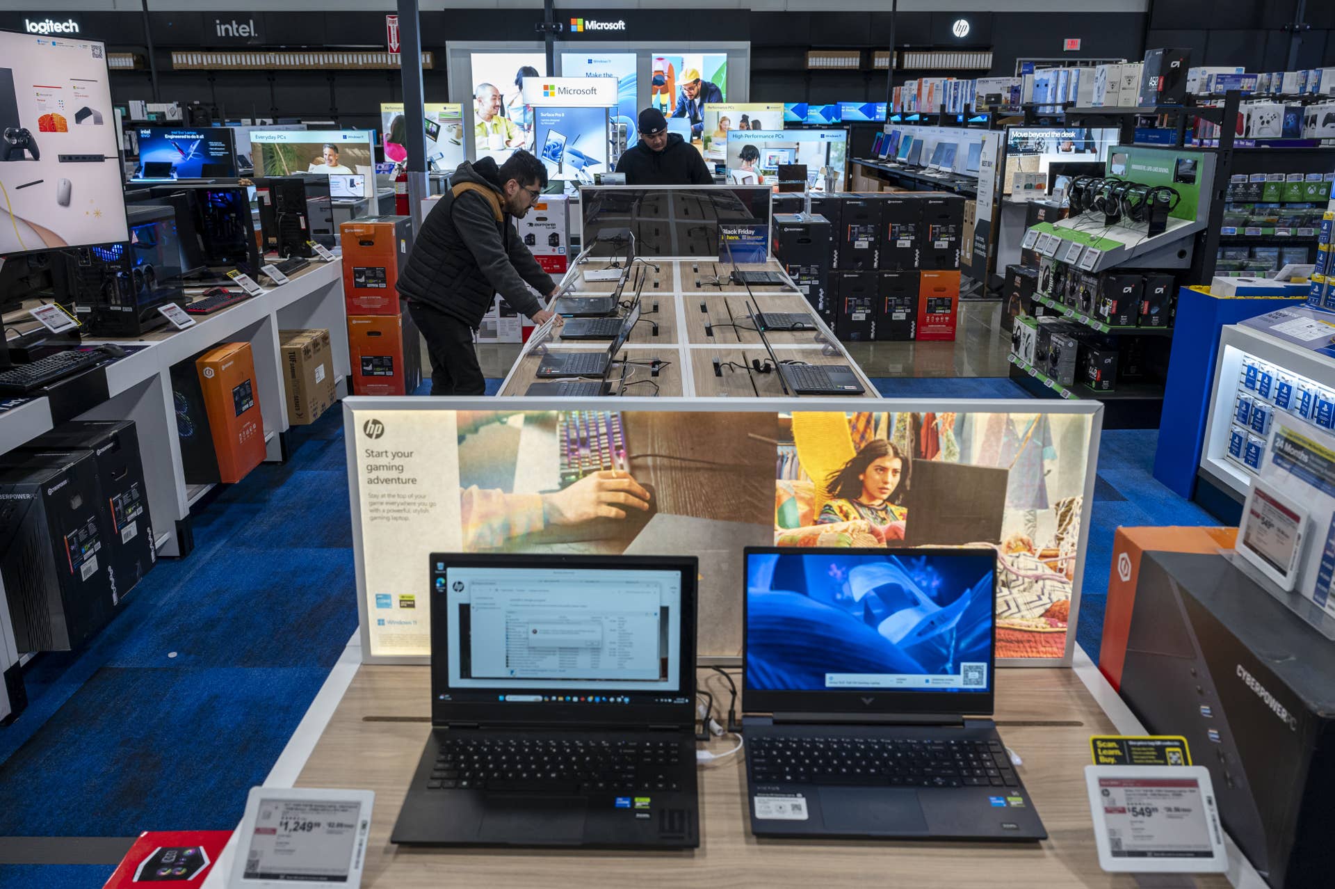 Best Buy planning major store changes, closures in 2024 - TheStreet