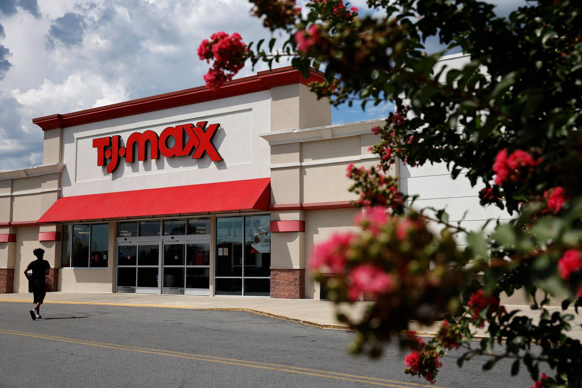 TJ Maxx, popular discount retailers accused of a concerning problem ...