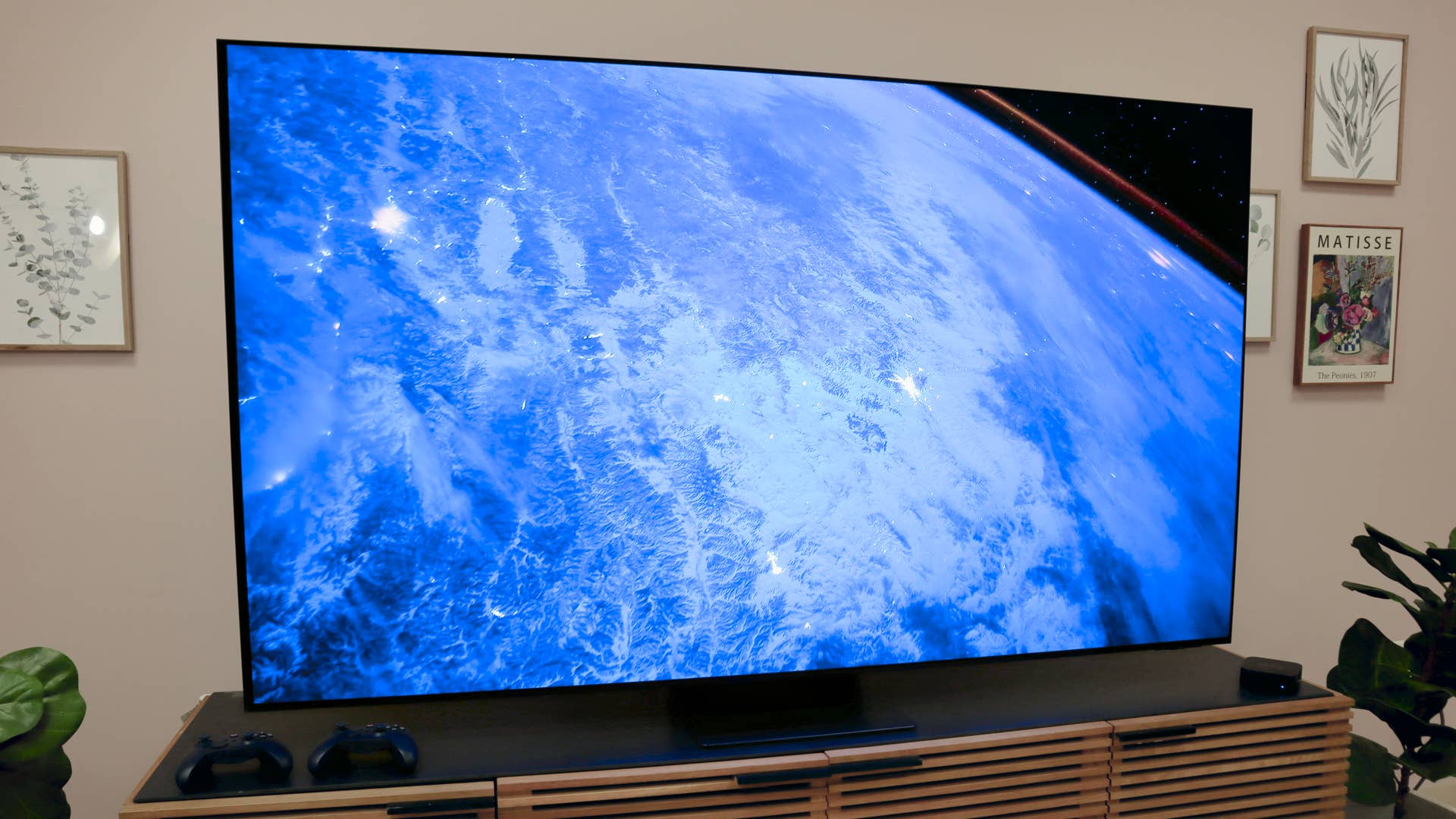 Samsung S95D OLED TV Hands-On - TheStreet
