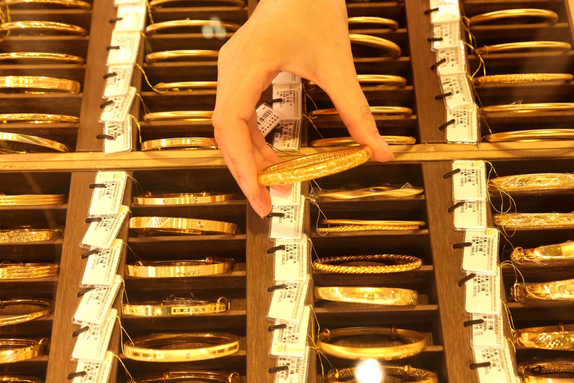 Analysts revise gold mining stock price targets after gold rally ...