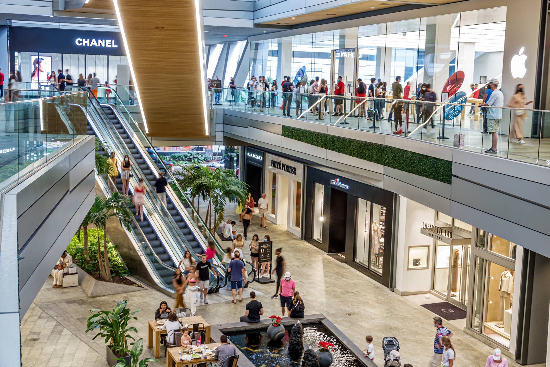 Formerly bankrupt retail chain cuts genius deal, becomes mall king ...