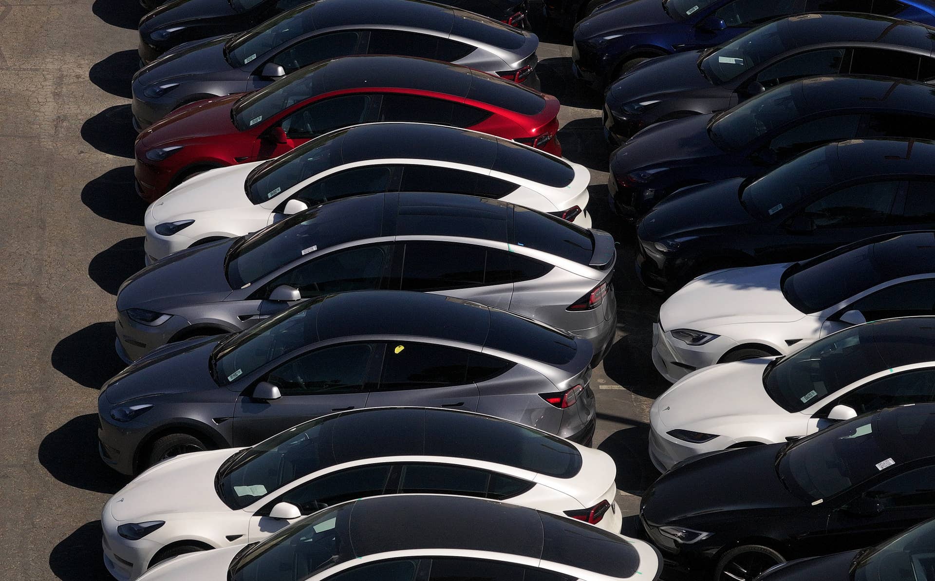 Car colors have gotten duller, more 'grayscale' over past 20 years ...