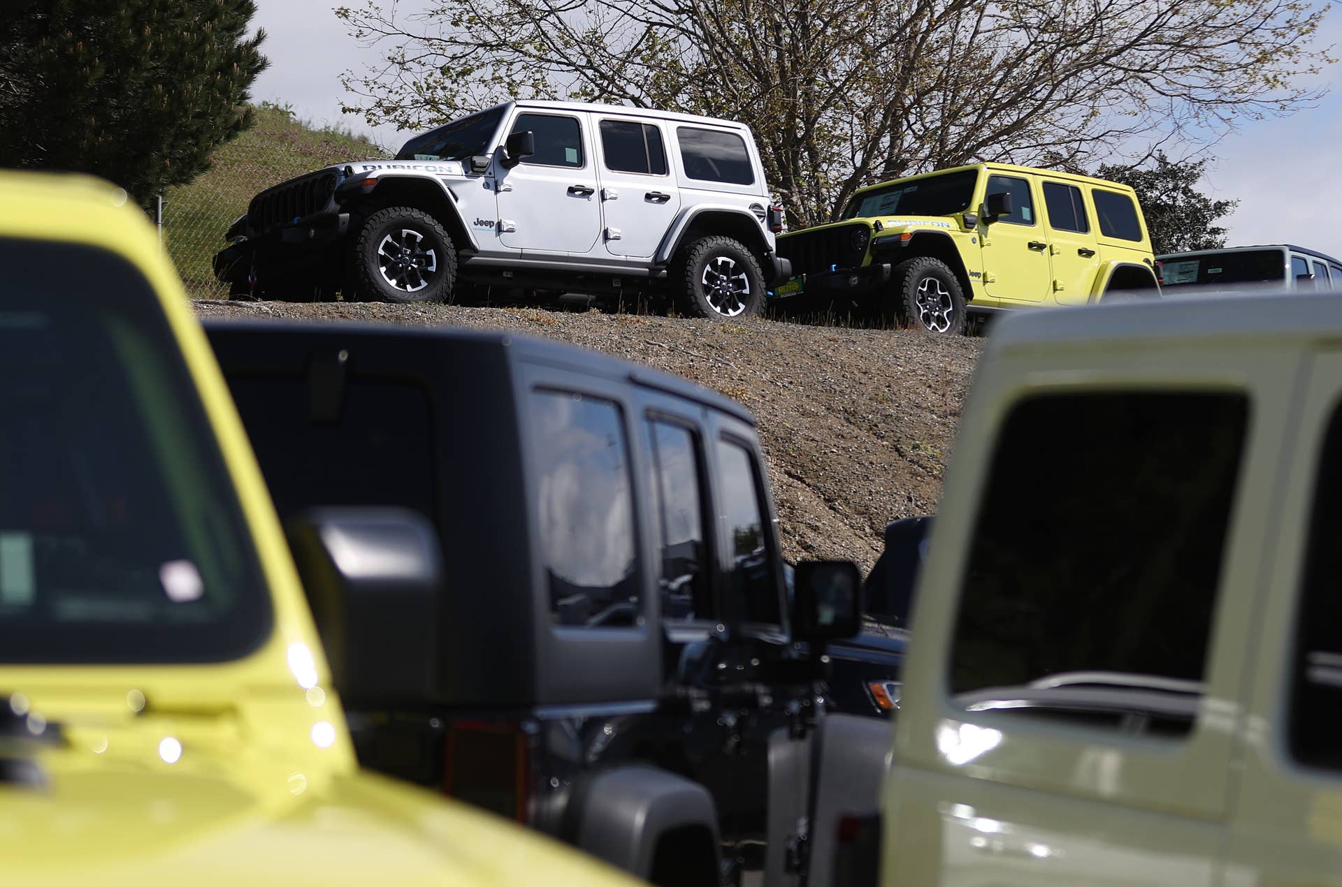 Car colors have gotten duller, more 'grayscale' over past 20 years ...