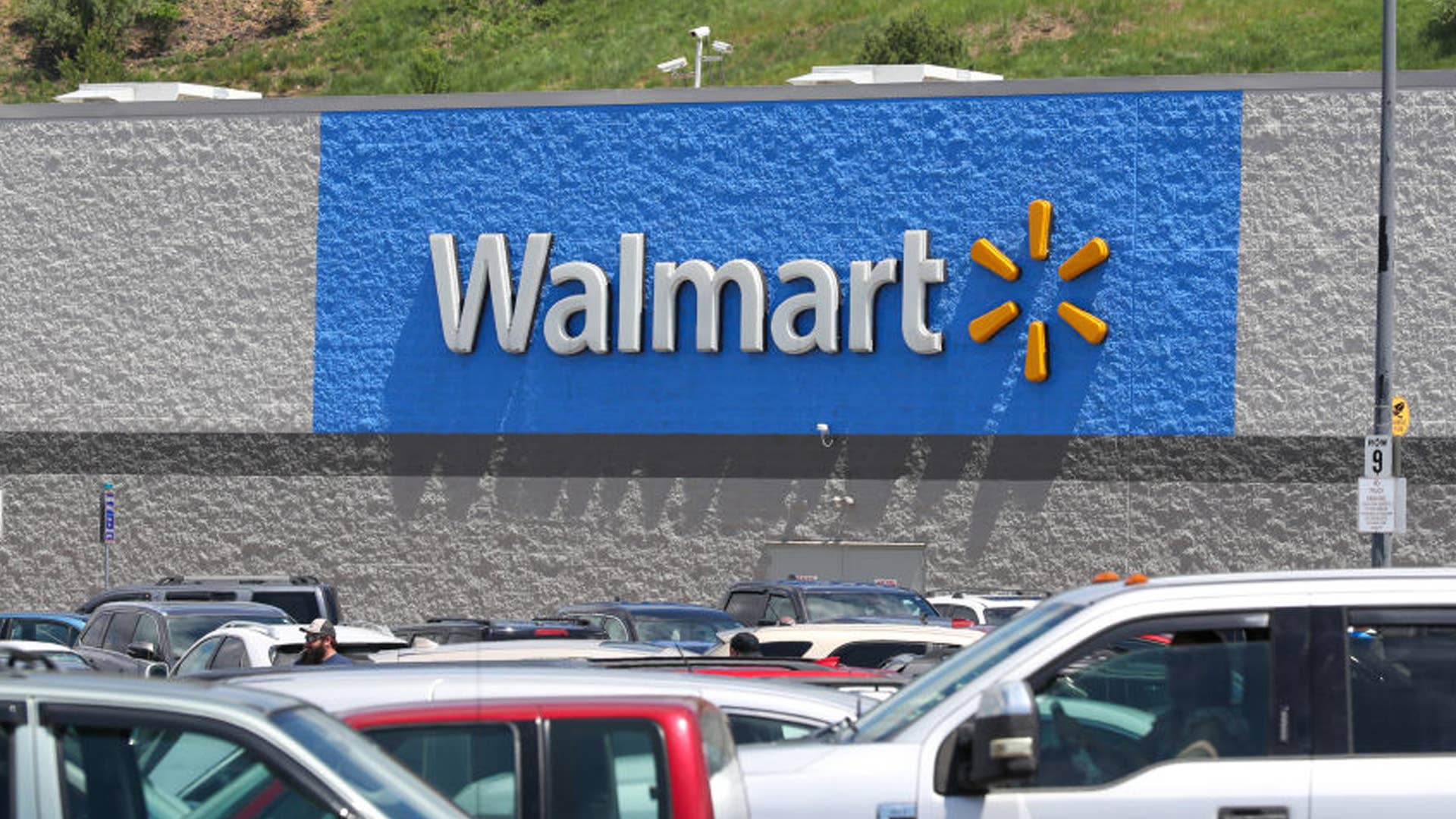 Top analyst reworks Walmart stock price target ahead of Q4 earnings ...