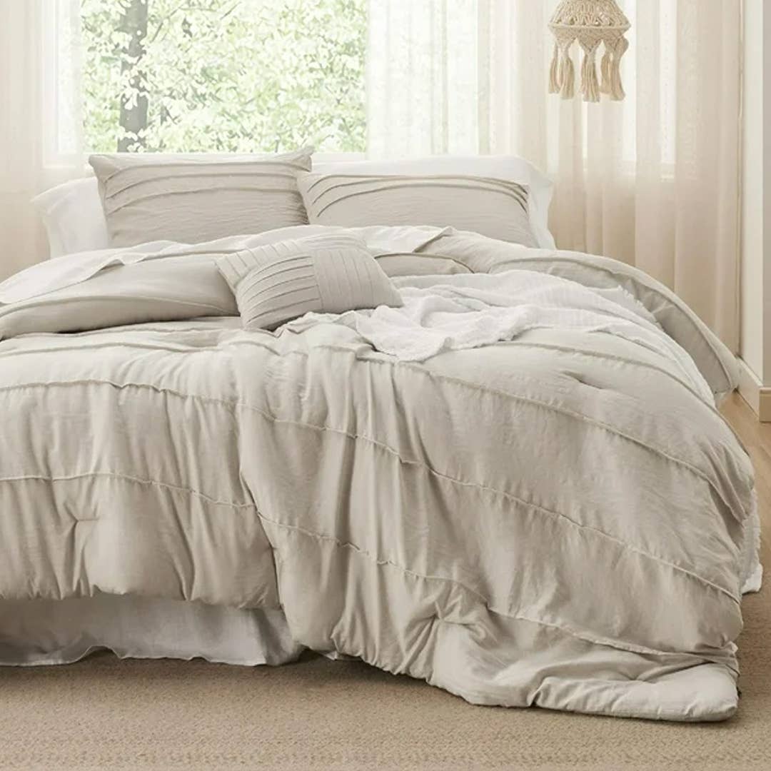 Walmart’s Bedsure Queen Comforter Set Is $200 Off - TheStreet