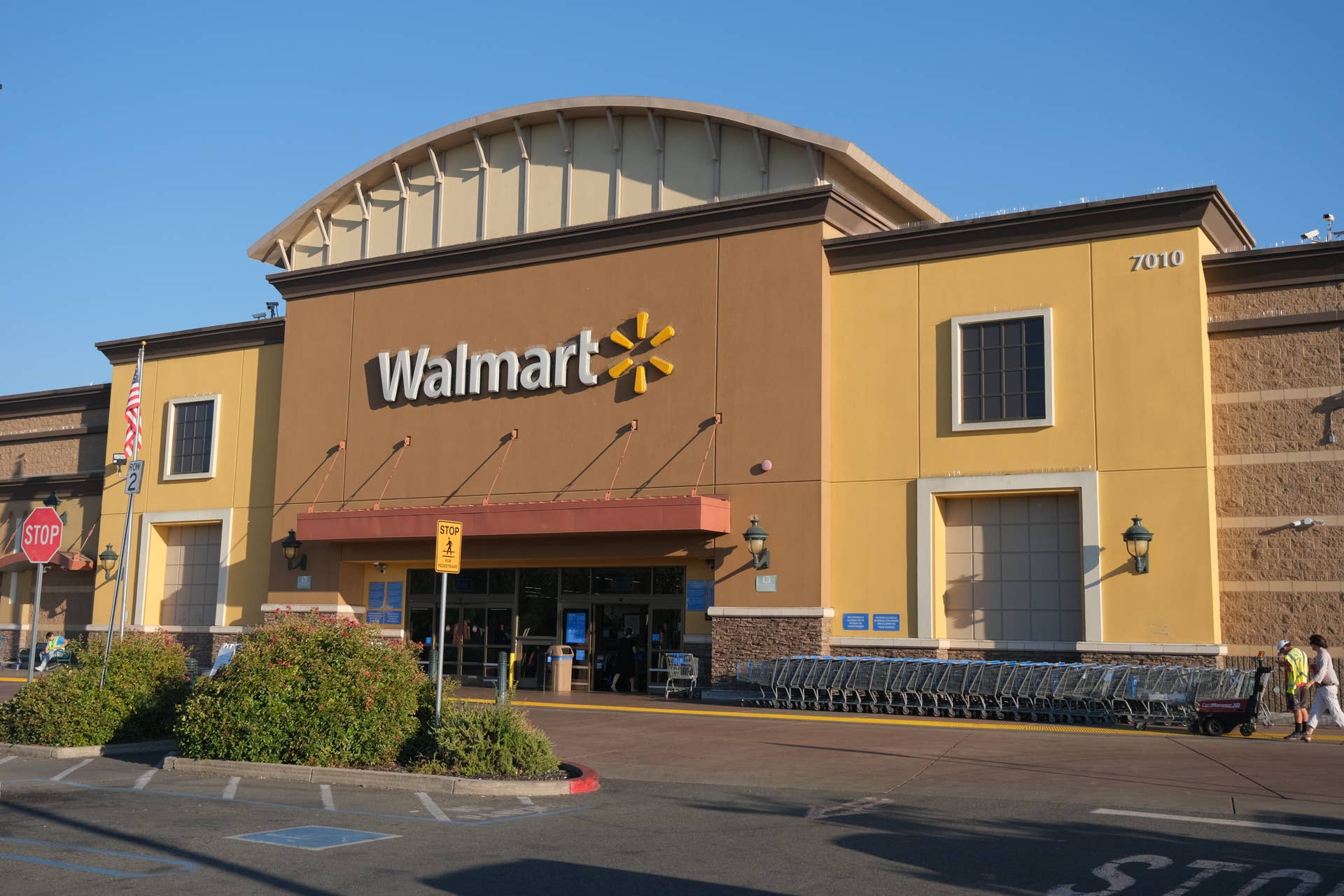 Walmart is selling a $120 kitchen island for $76 - TheStreet