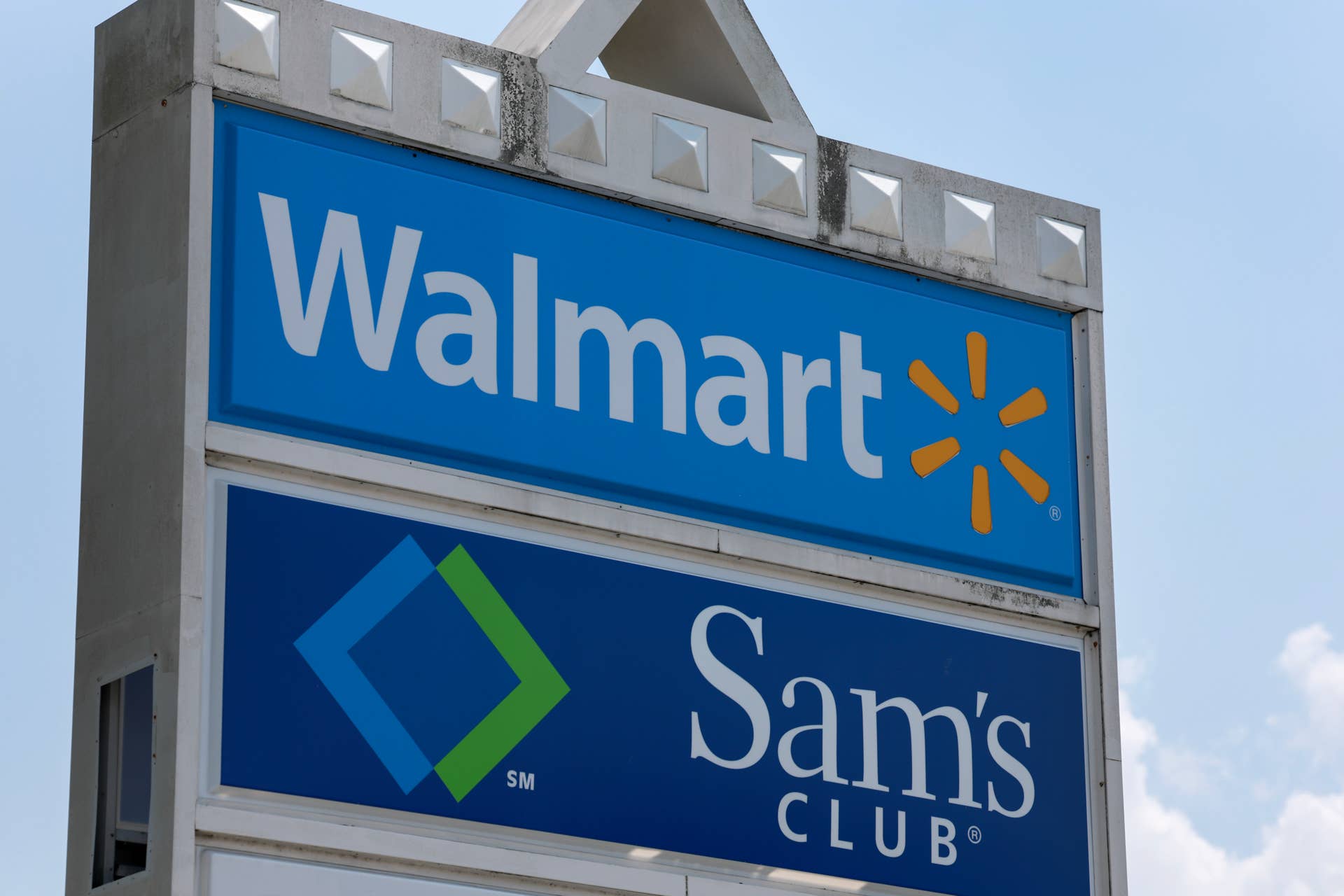 Walmart is selling a 5-piece dining set for just $150 - TheStreet