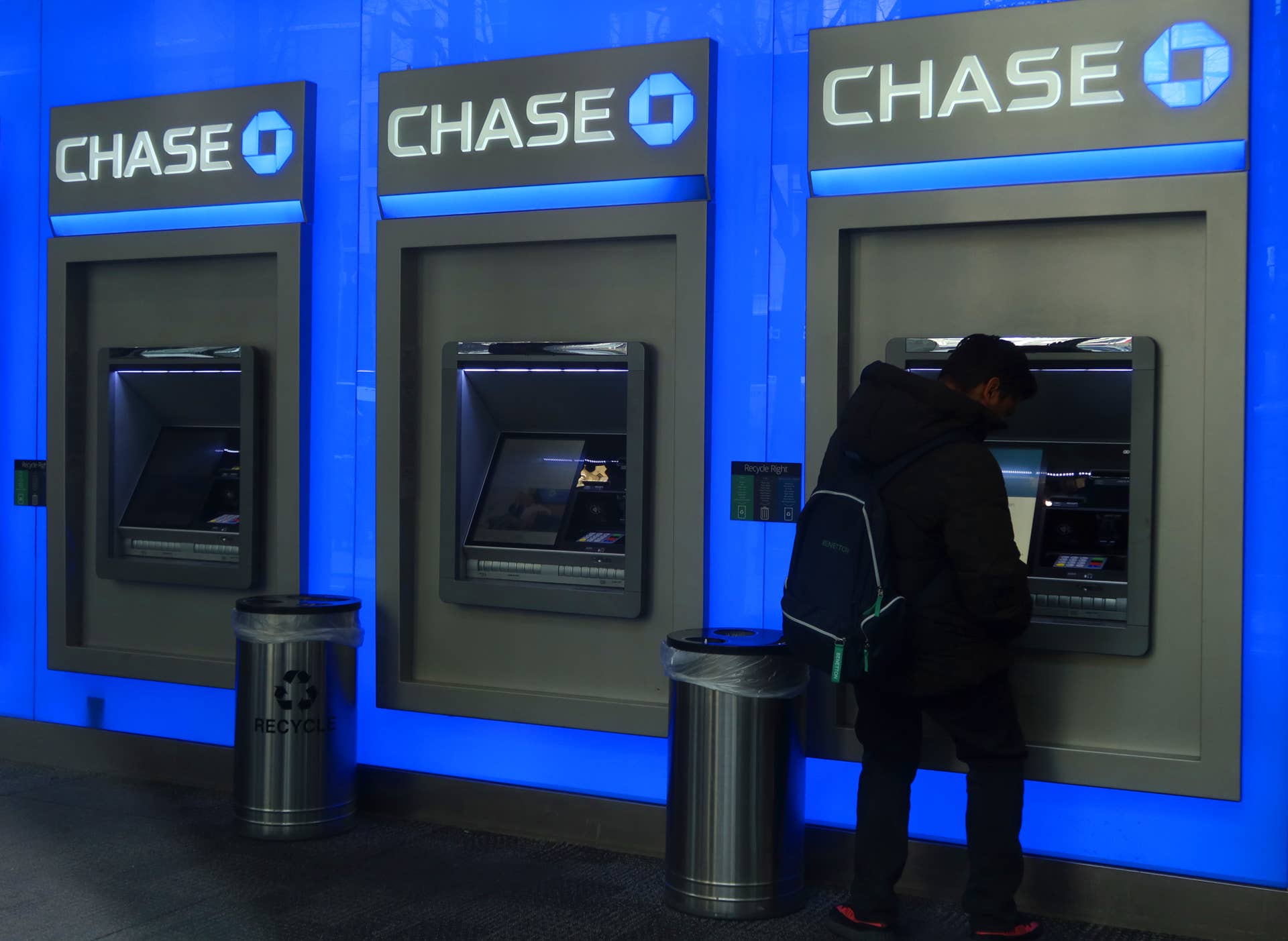Chase Bank threatens to make customers pay for upcoming changes - TheStreet