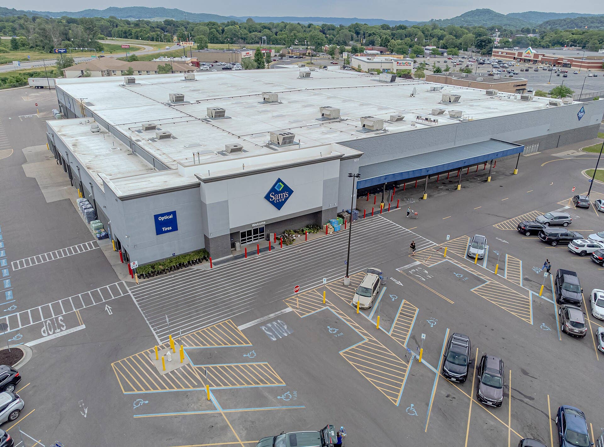 Costco vs. Sam’s Club: Memberships, prices & perks compared - TheStreet