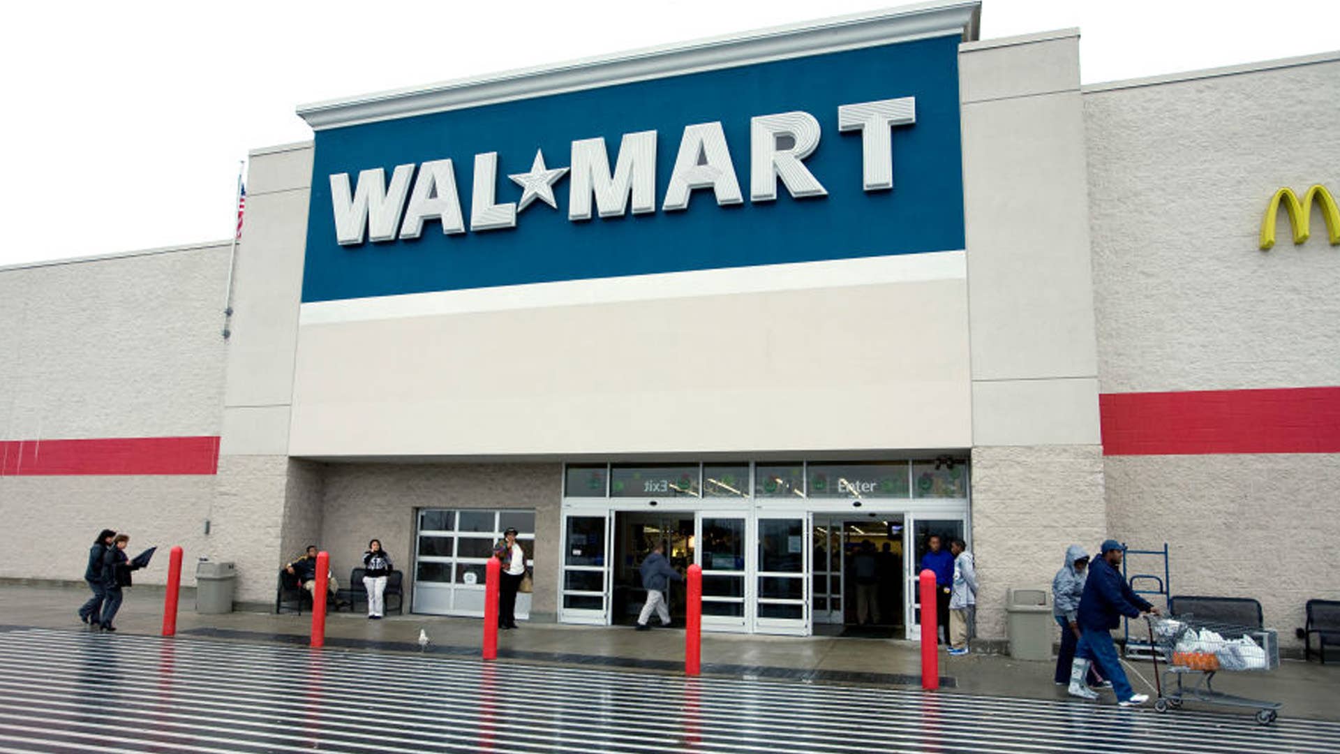 Walmart is selling a $1,078 inflatable hot tub for $500 - TheStreet