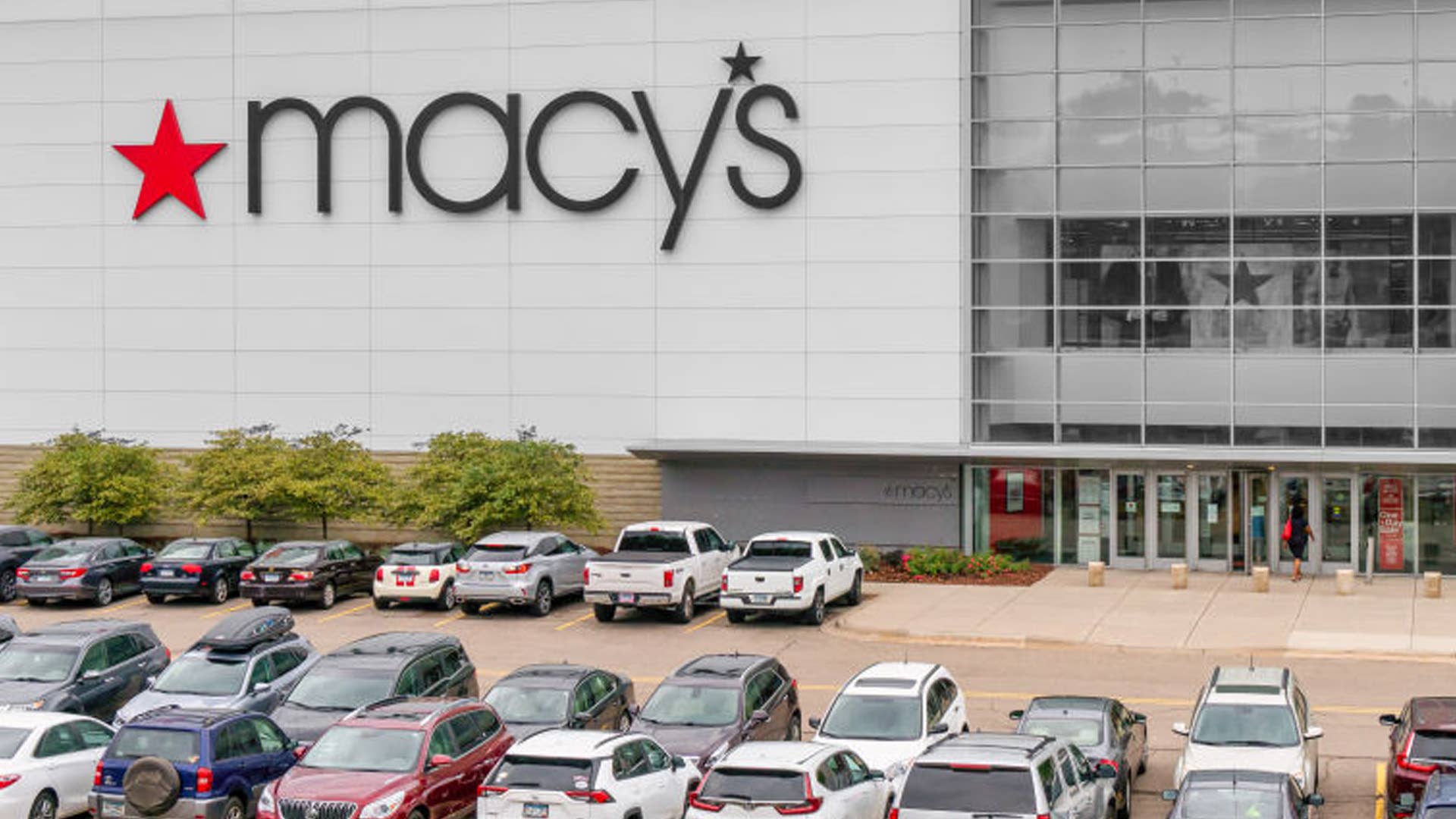 Macy's is selling a $440 3-hardside luggage set for $126 - TheStreet