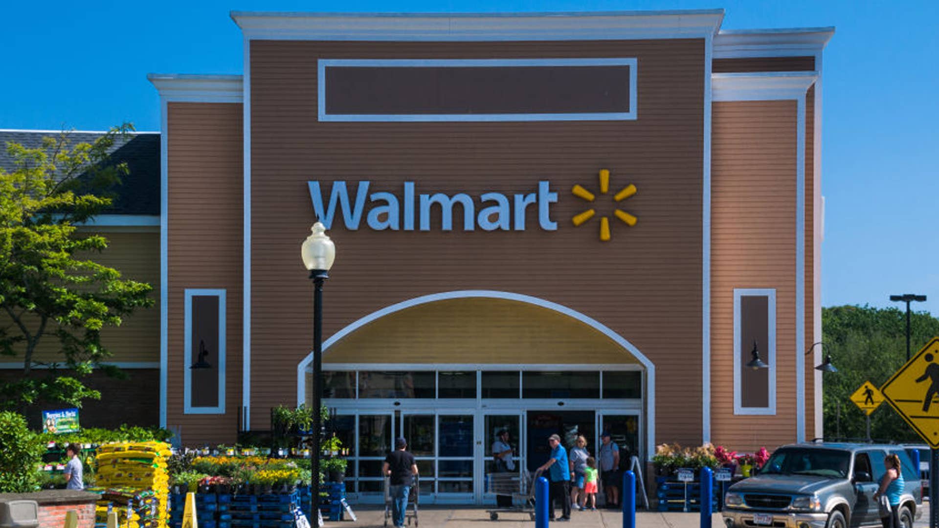 Walmart is selling a $90 oscillating pedestal fan for $35 - TheStreet