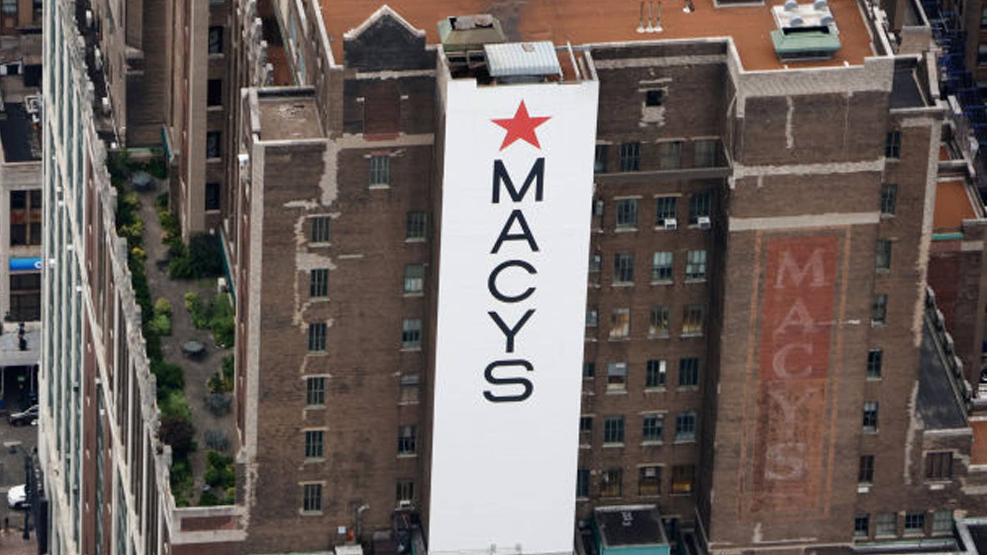Macy’s is selling a $272 Lenox dinnerware set for $71 - TheStreet