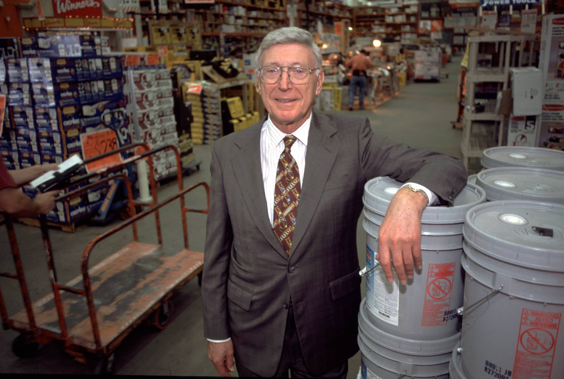 How much does Home Depot pay? Hourly wages for new employees - TheStreet