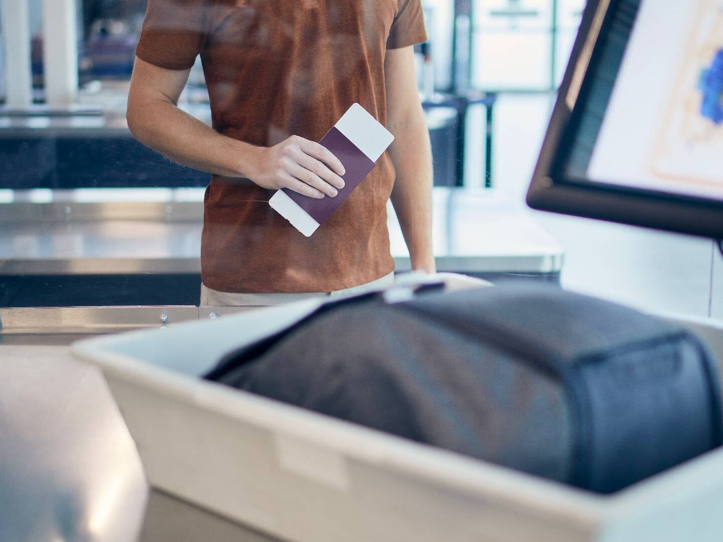Low-cost airline turns flight around over common tech item in passenger ...