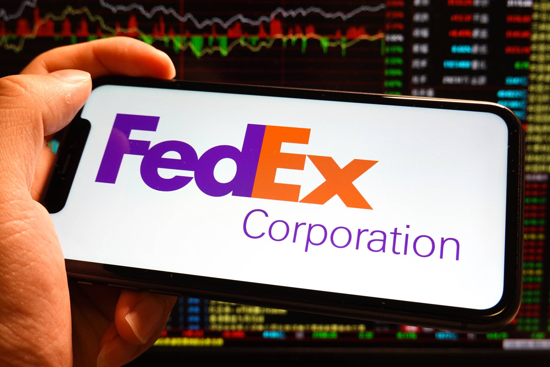 FedEx delivery driver salary: How much do couriers make? - TheStreet