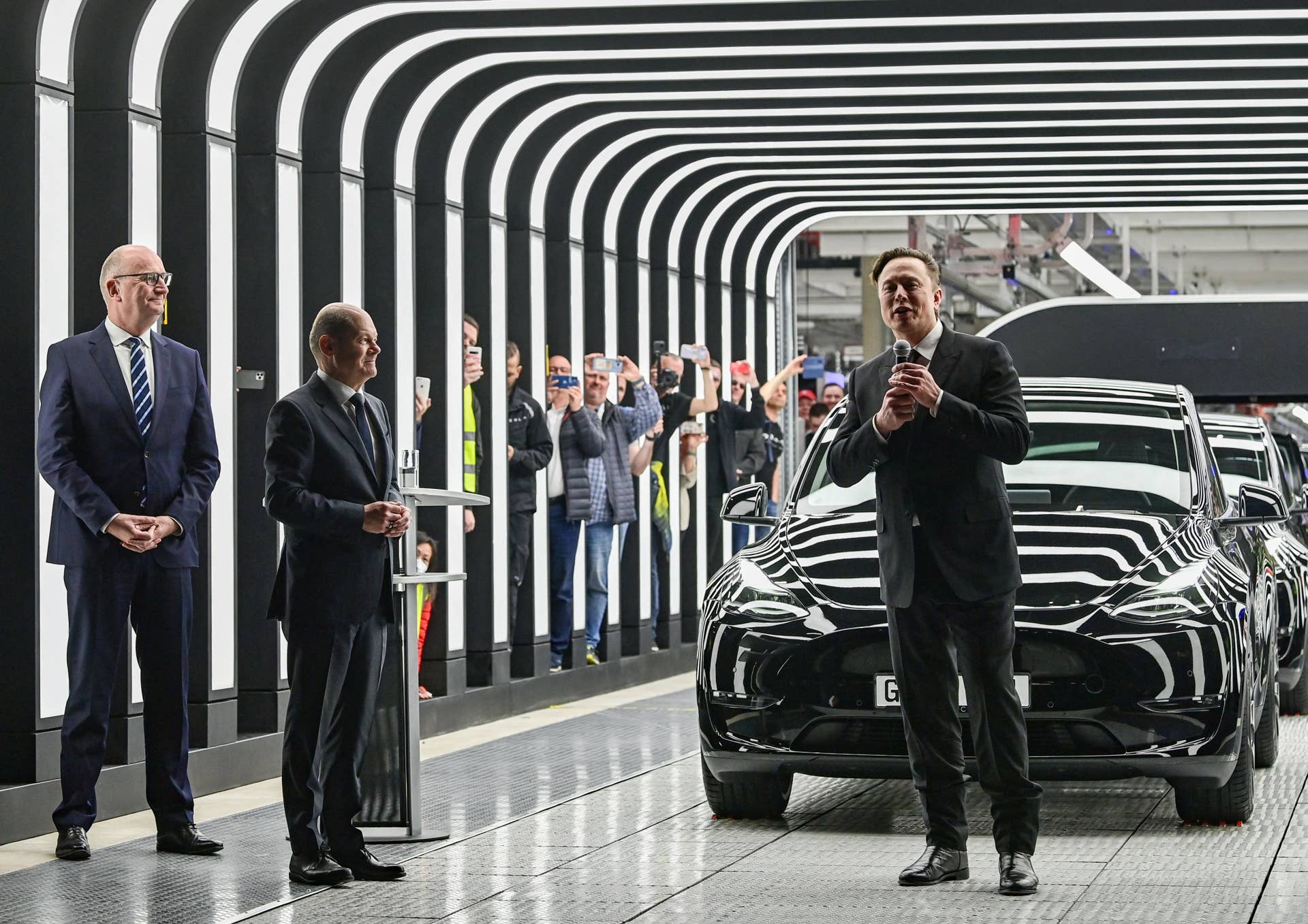 Elon Musk apologizes to laid off Tesla employees for a major mistake ...