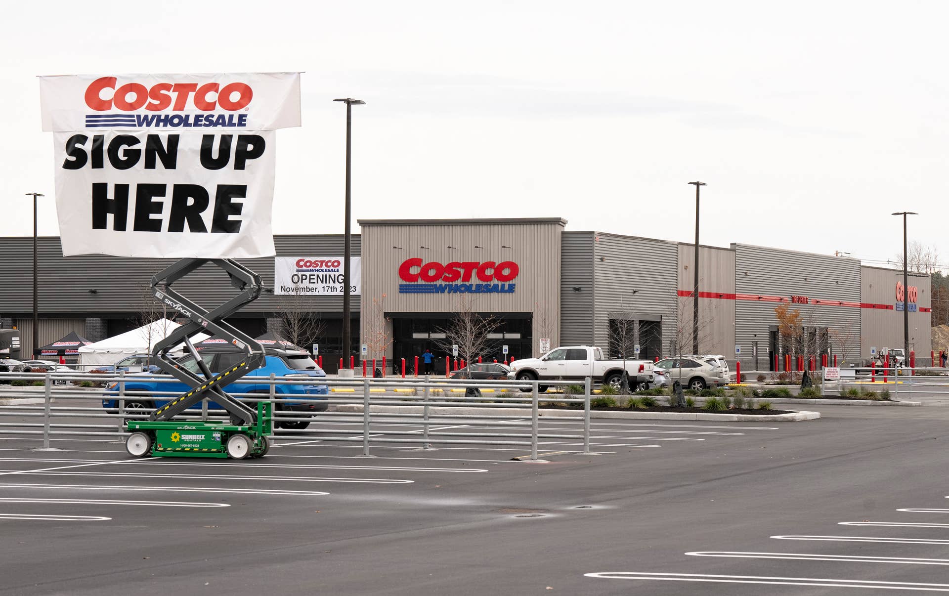 How much does Costco pay? From cashier to forklifter to CEO - TheStreet