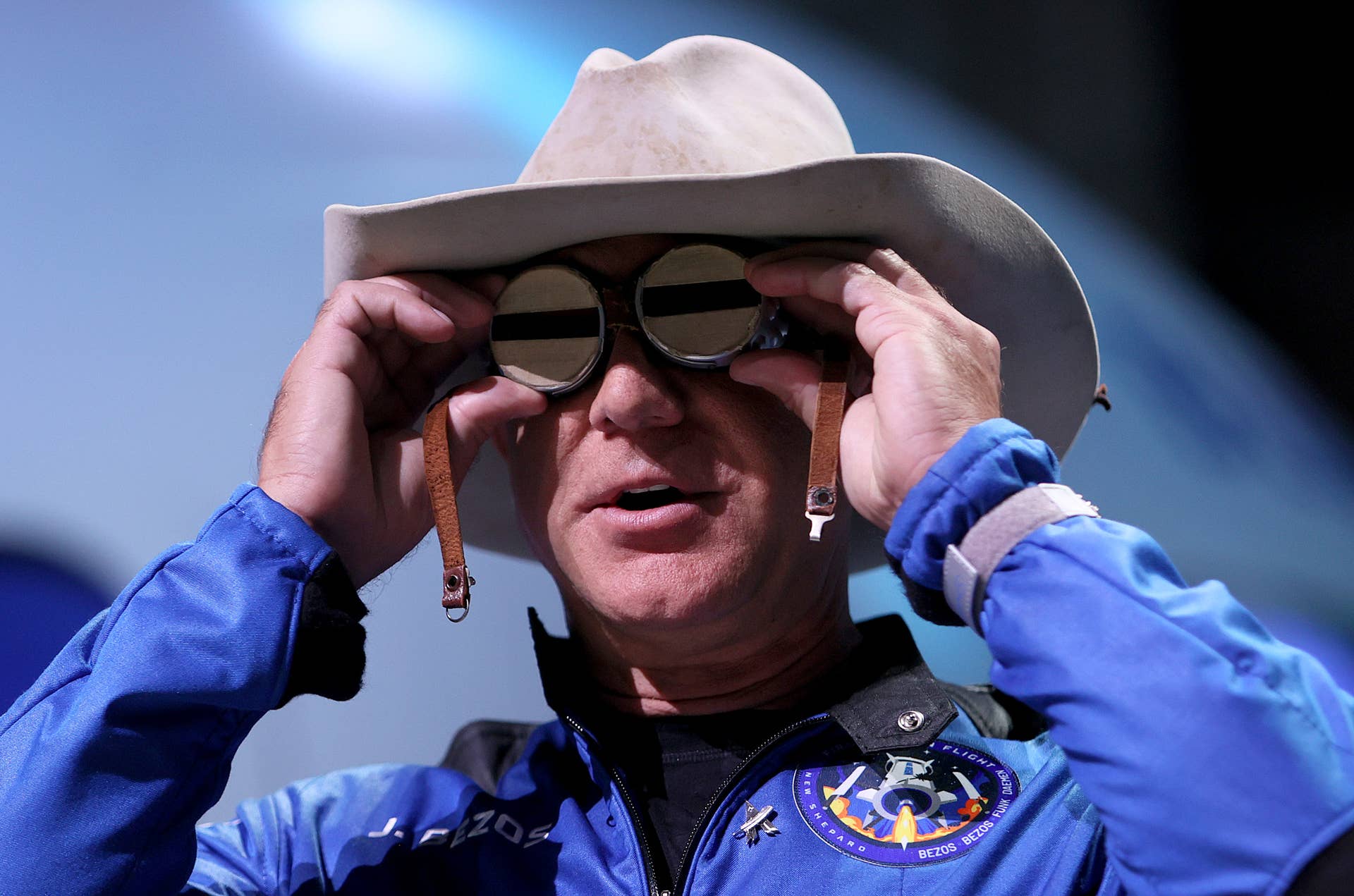 Jeff Bezos reveals his bizarre meeting rules (it involves pizza ...