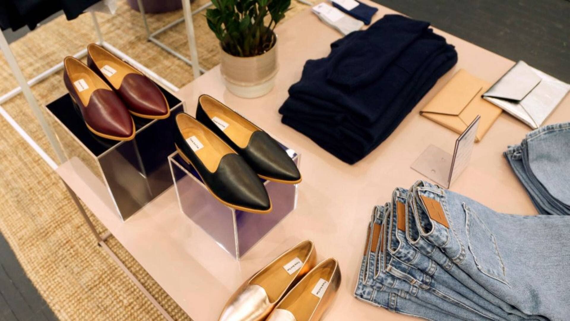 Another fashion retail chain suddenly closing stores, liquidating ...