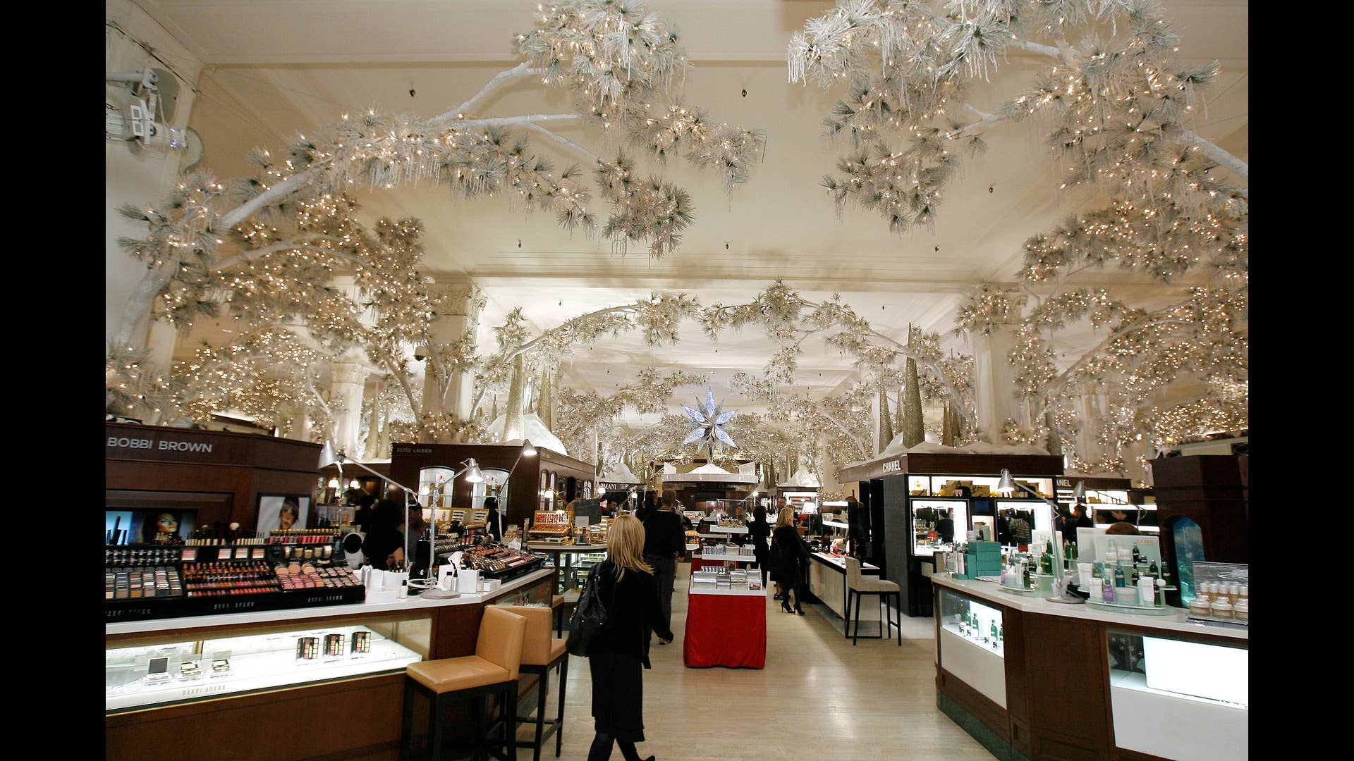 Struggling luxury department store cuts 450 jobs - TheStreet