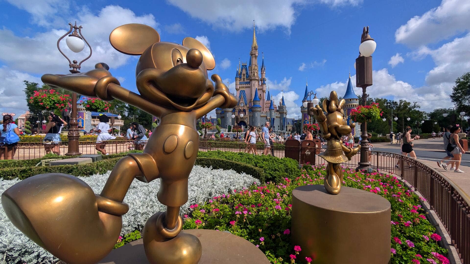 Disney World, Disneyland offer surprise viral clap box experience ...