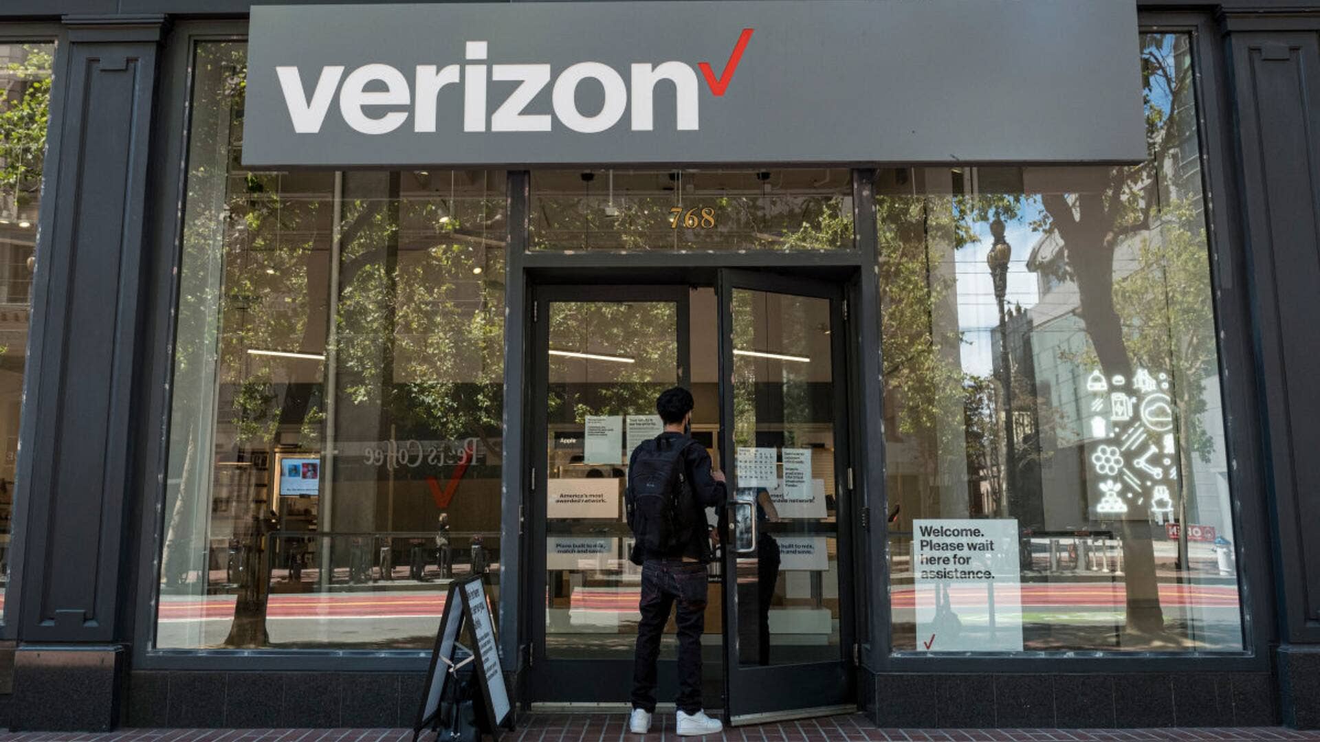 Verizon quietly backtracks on harsh change that angered customers ...