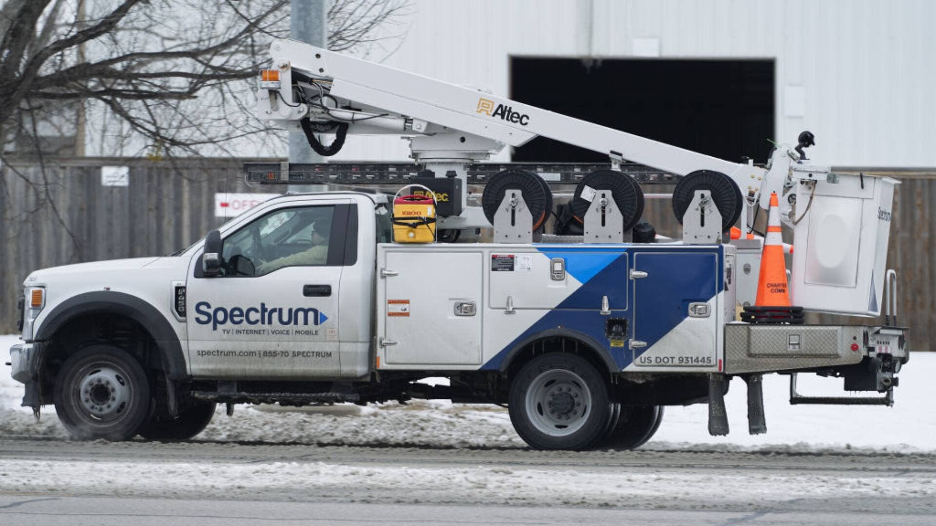 Spectrum suffers major loss as customers pull the plug on service ...
