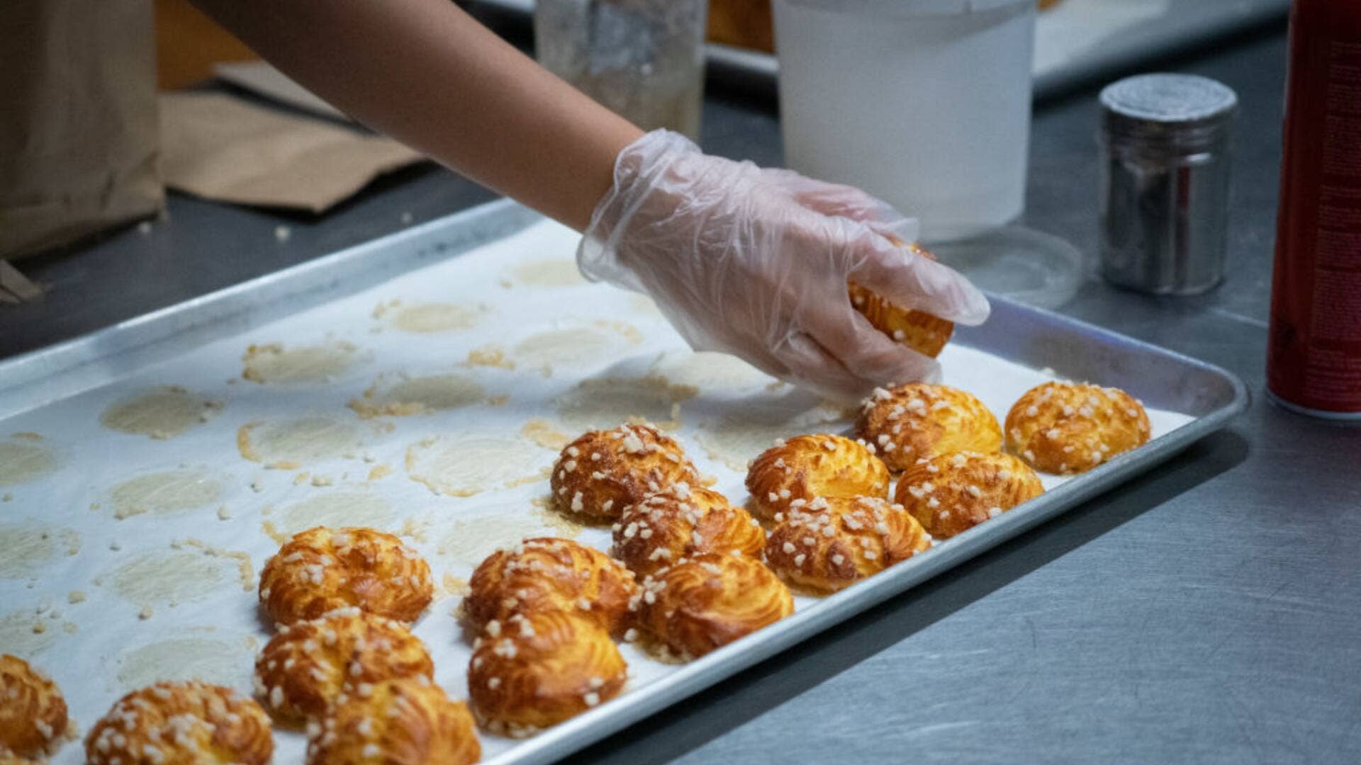Beloved snack cake maker closing factory - TheStreet