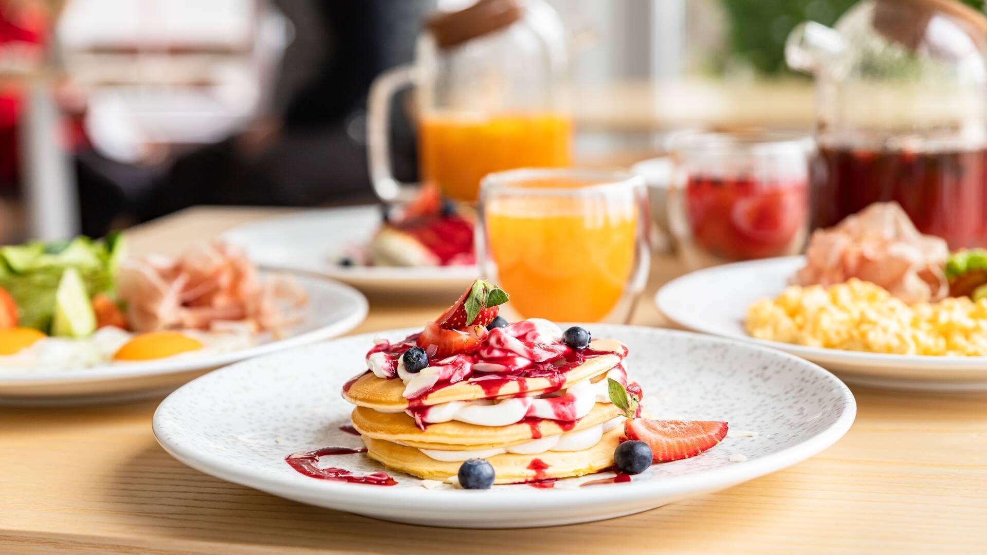 Breakfast chain closes dozens of restaurants, changes menu - TheStreet
