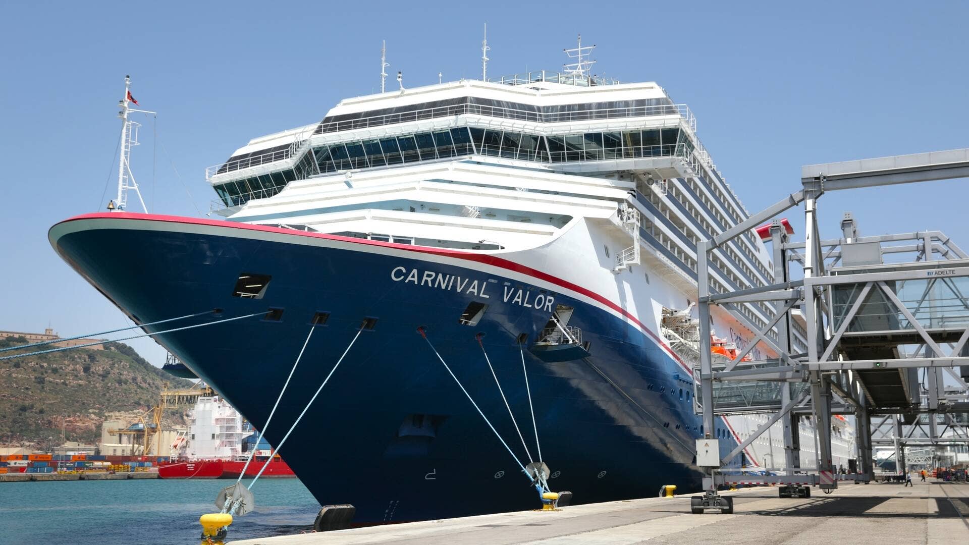 Cruise giants send warning signal to passengers - TheStreet
