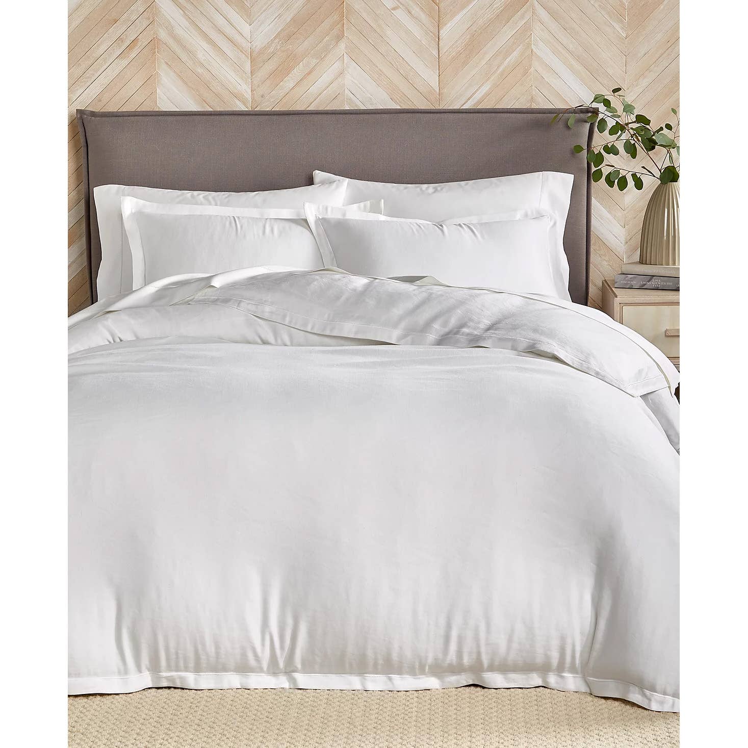 Macy's is selling a $550 3-piece linen bedding set for $99 - TheStreet
