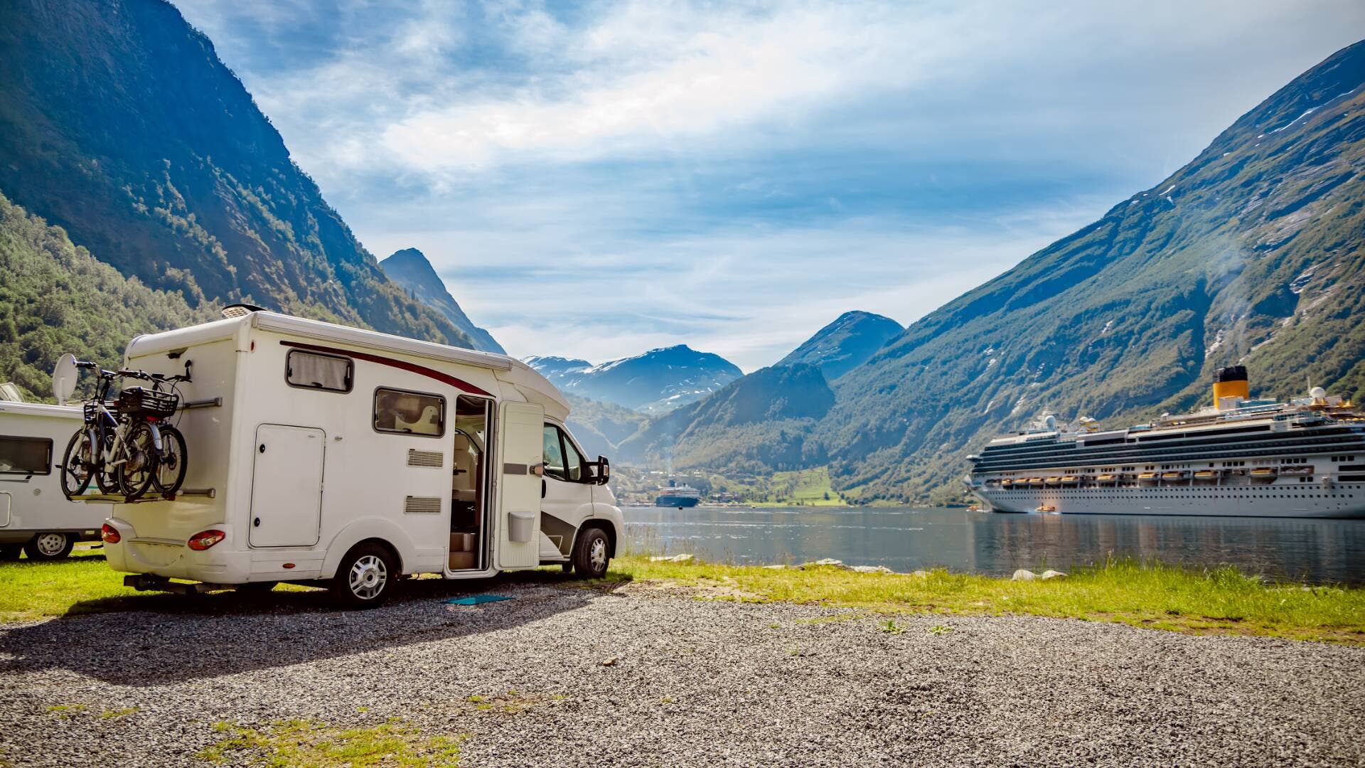 Huge travel brand closes stores, posts big profits - TheStreet