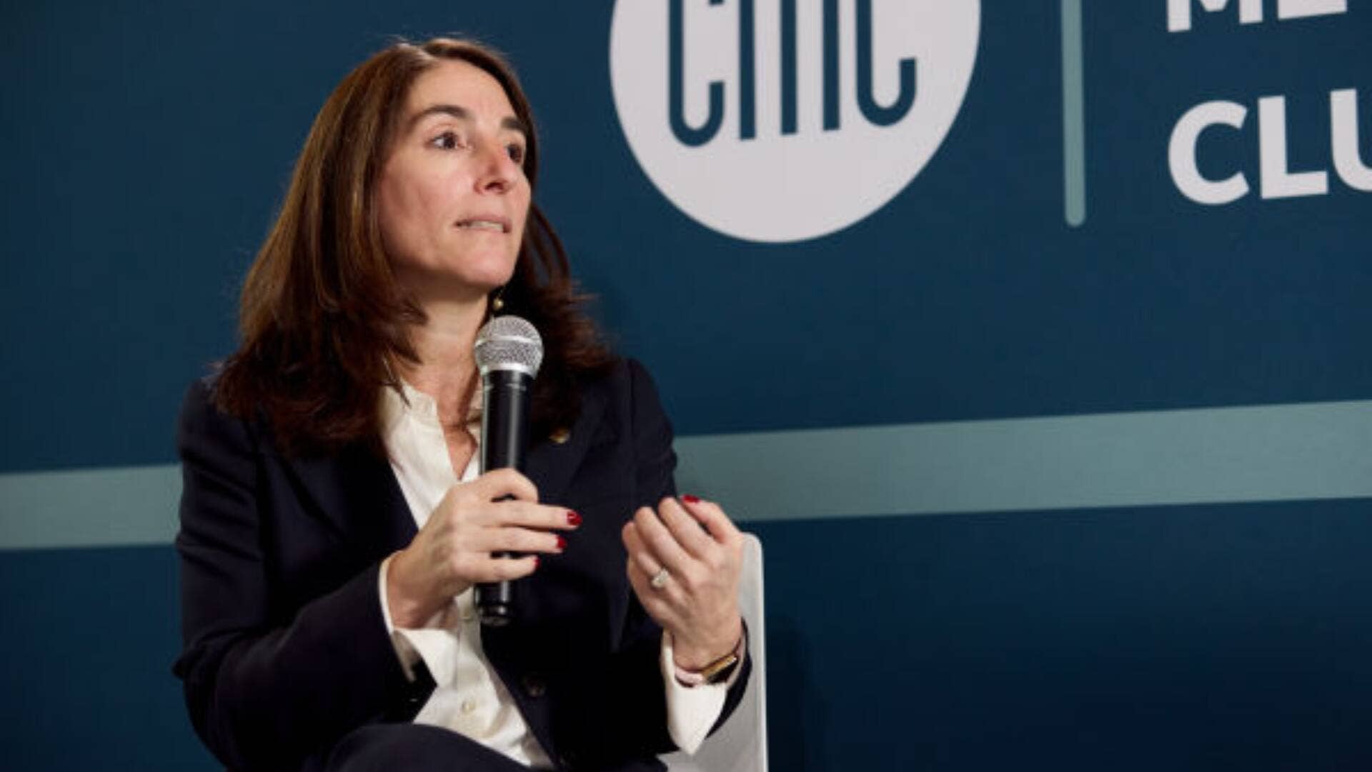 Fed official sends dire warning on US economy - TheStreet