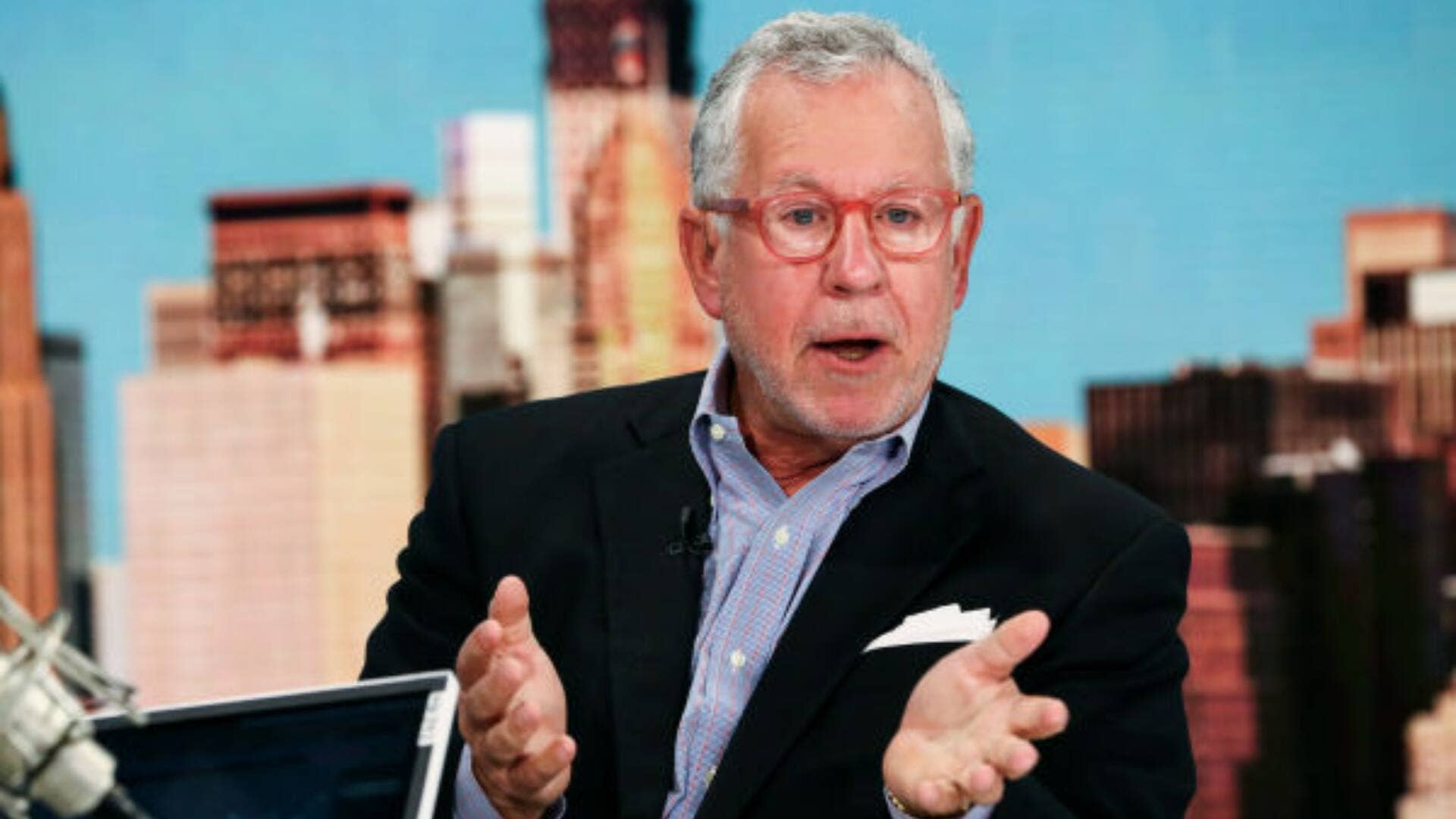 Veteran fund manager sends urgent 9-word message on stocks - TheStreet