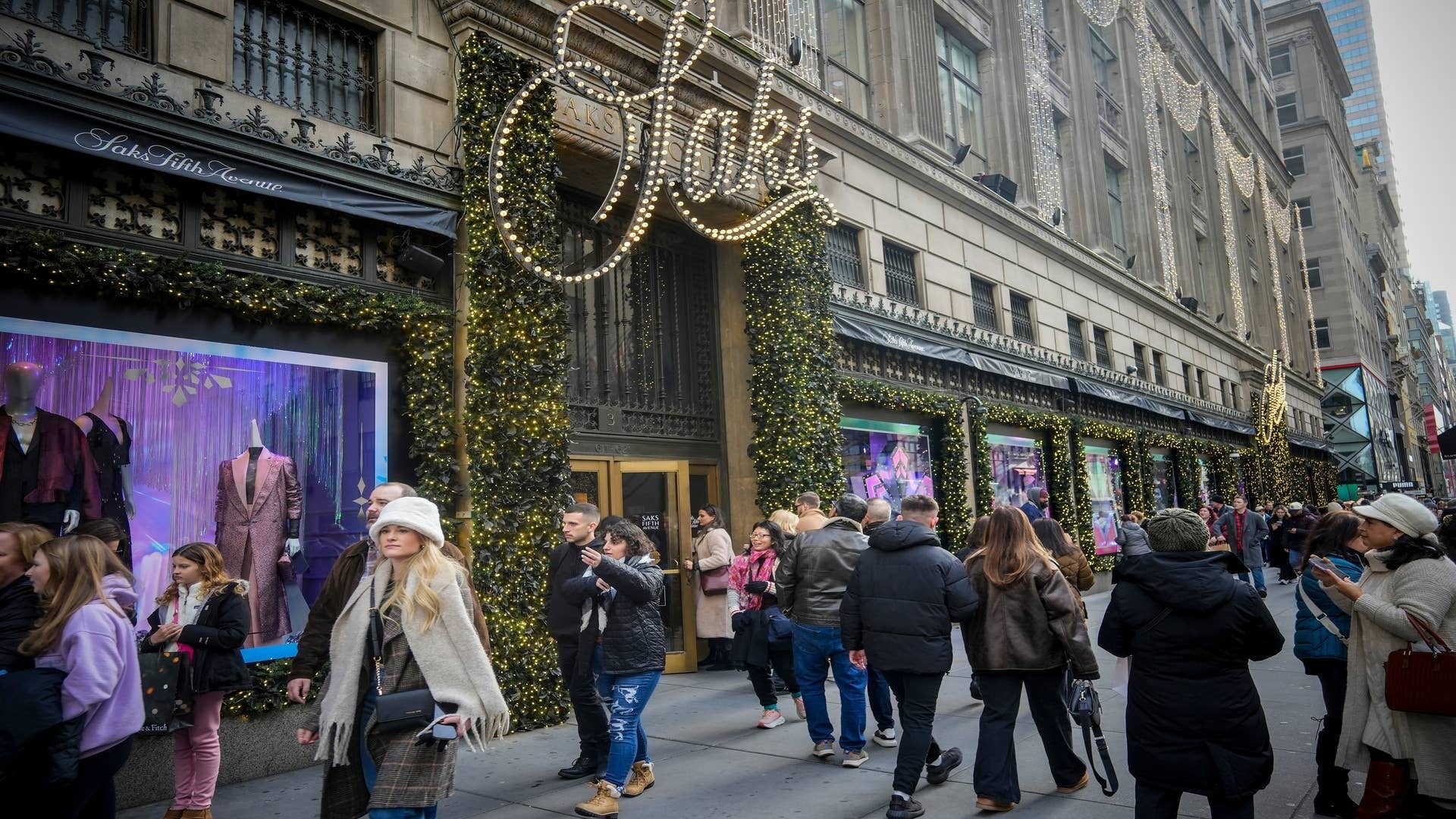 Saks Chapter 11 bankruptcy fears rise as bills go unpaid - TheStreet