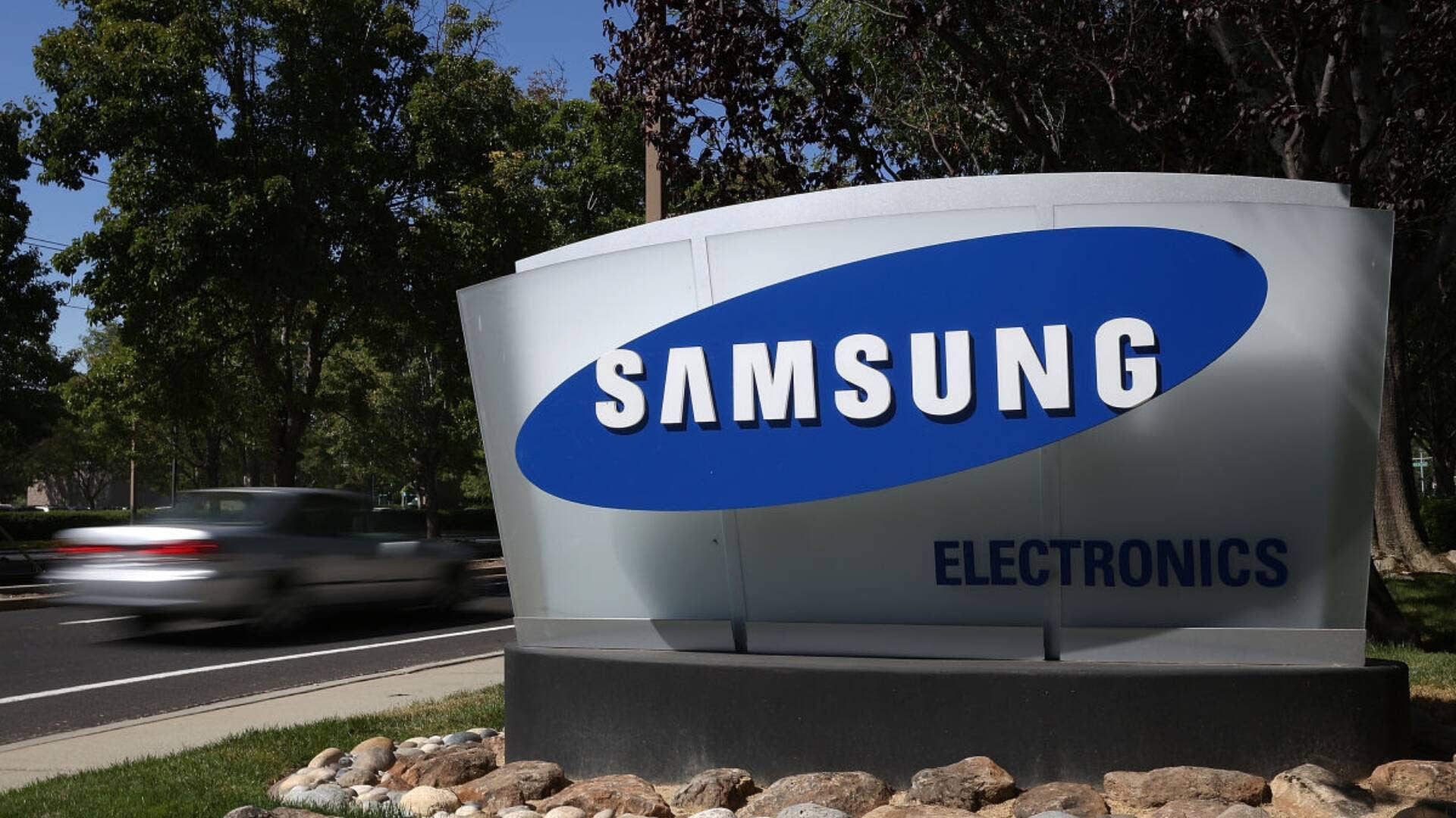 Samsung cracks down on an alarming workplace problem - TheStreet